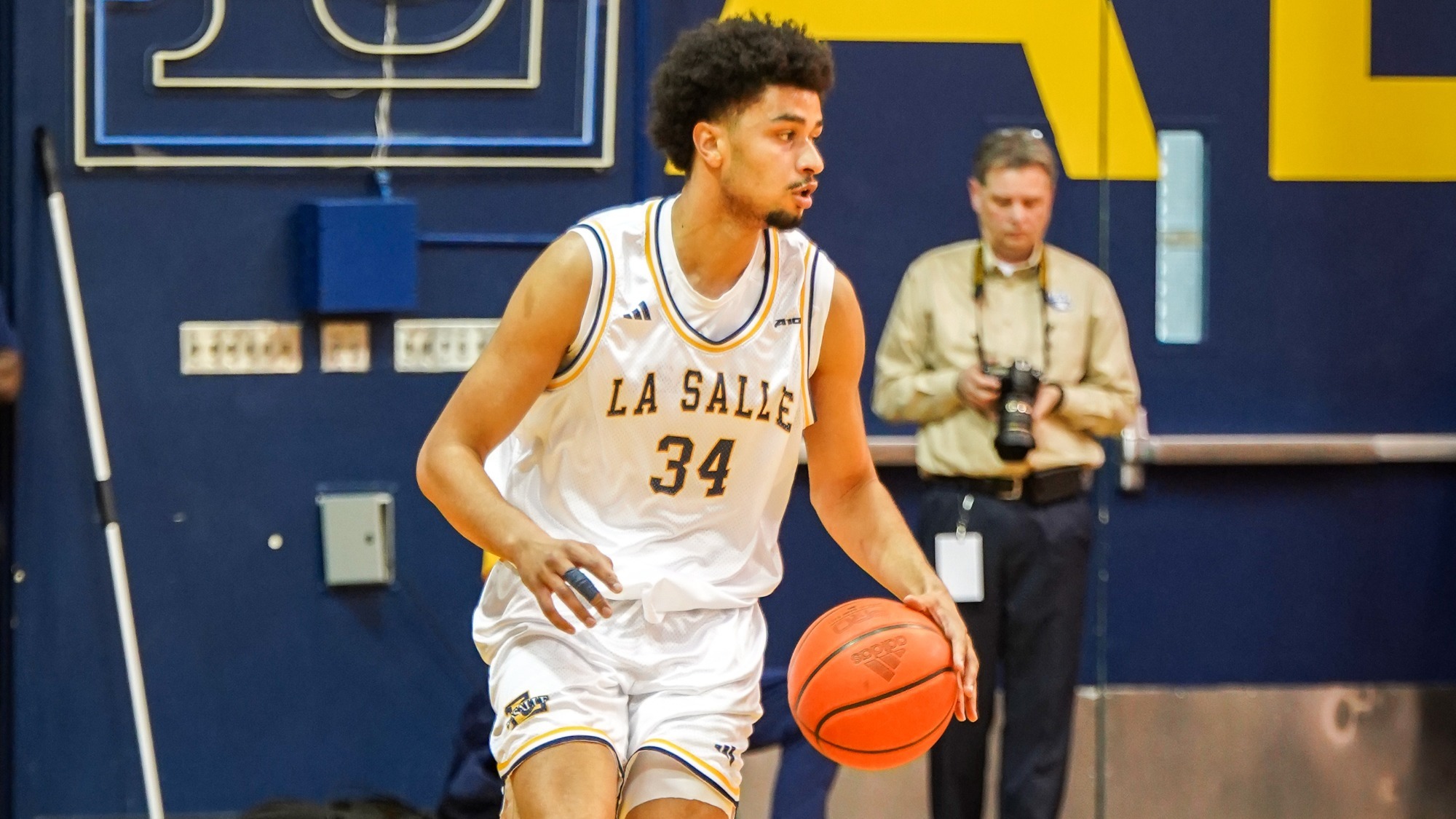 Tunde Vahlberg Fasasi - Men's Basketball - La Salle University Athletics