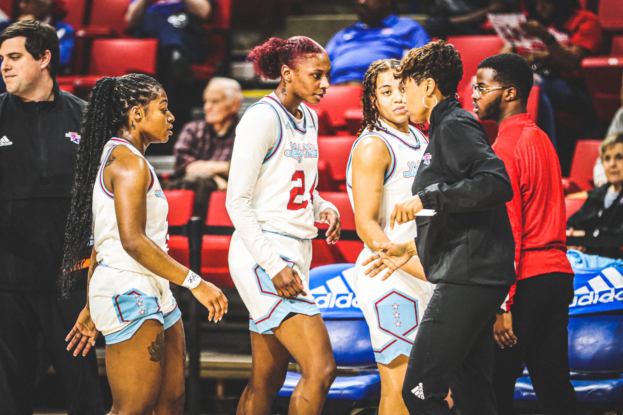 Charlotte’s Late Push Too Much for Techsters - LA Tech Athletics