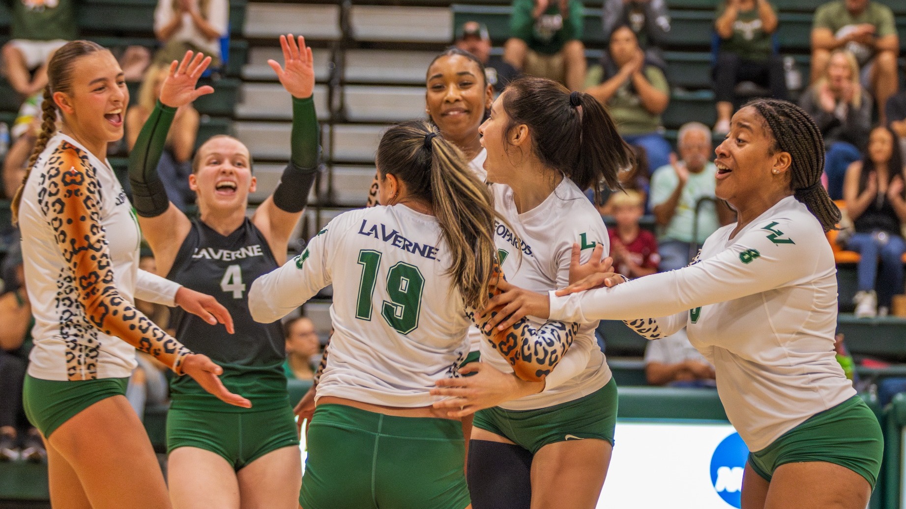 Volleyball Posts Third-Straight Sweep - University of La Verne