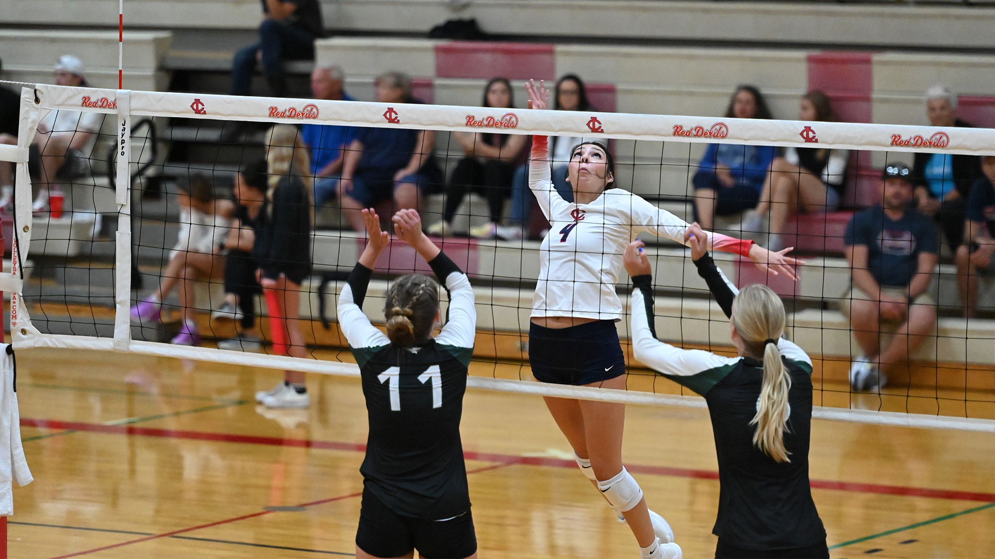 Kate Onespot-Danforth - Women's Volleyball - Lower Columbia College ...