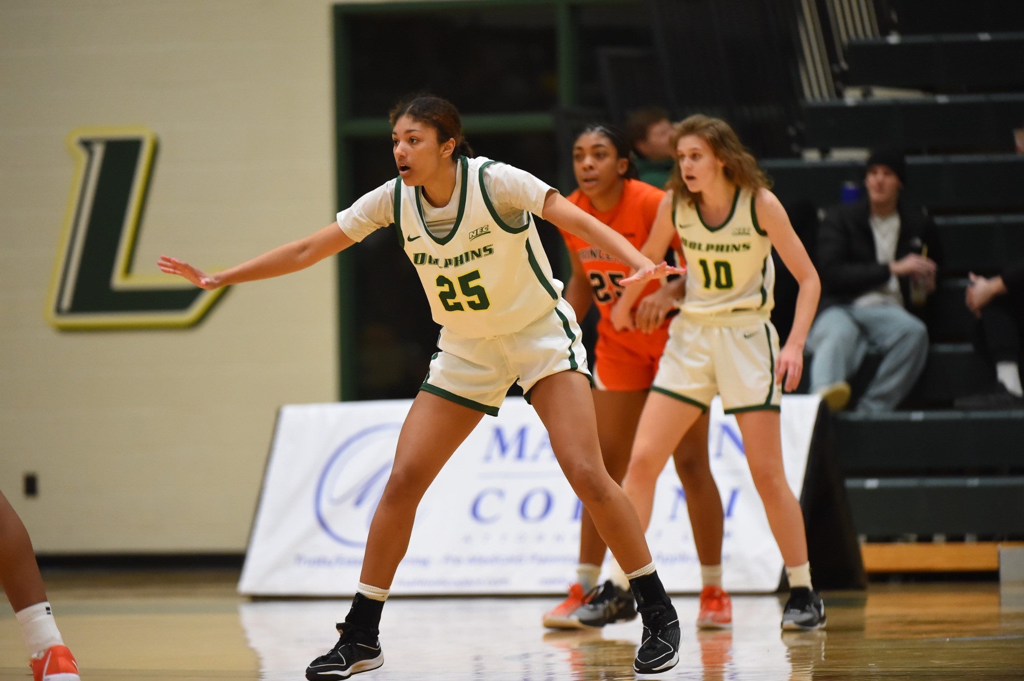 Leah Middleton - Women's Basketball - Le Moyne College Athletics
