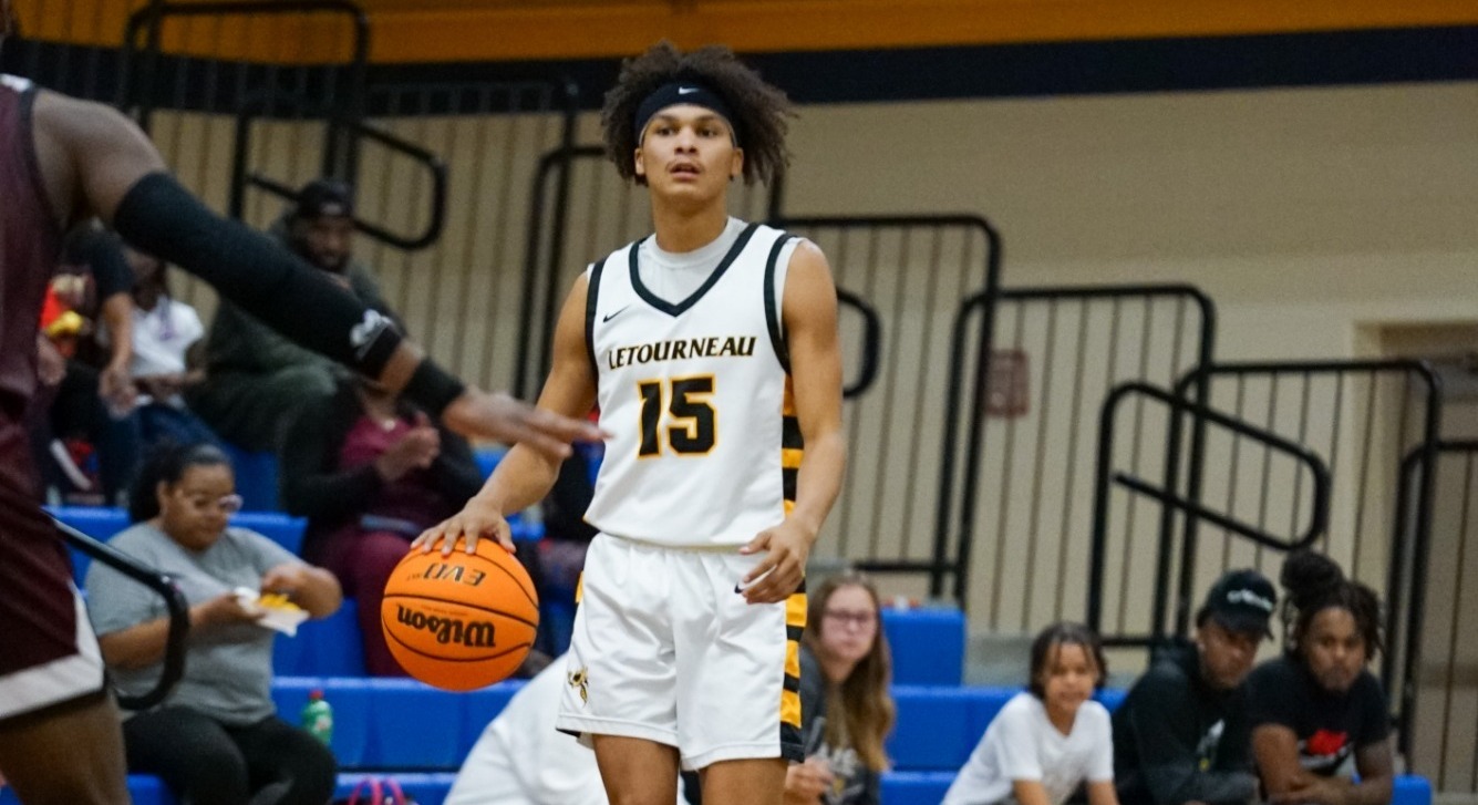 Jackson Drops 32 Points, But Men's Hoops Falls at UMHB - LeTourneau University Athletics