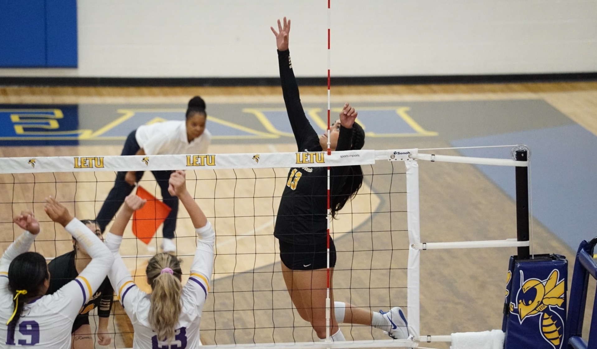 Volleyball Outlasts Howard Payne for Road Win - LeTourneau University ...