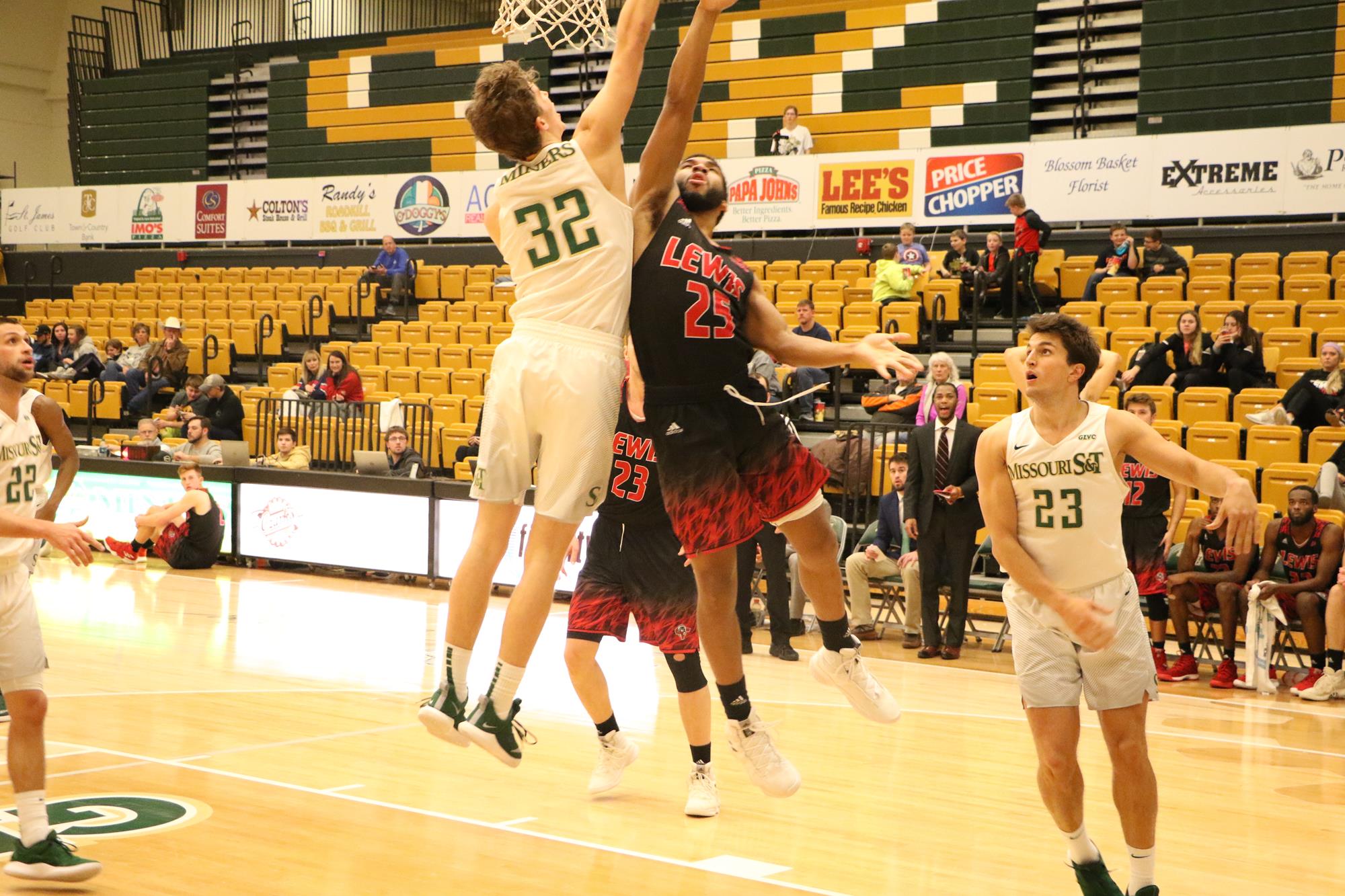 Joffery Brown - Men's Basketball - Lewis University Athletics