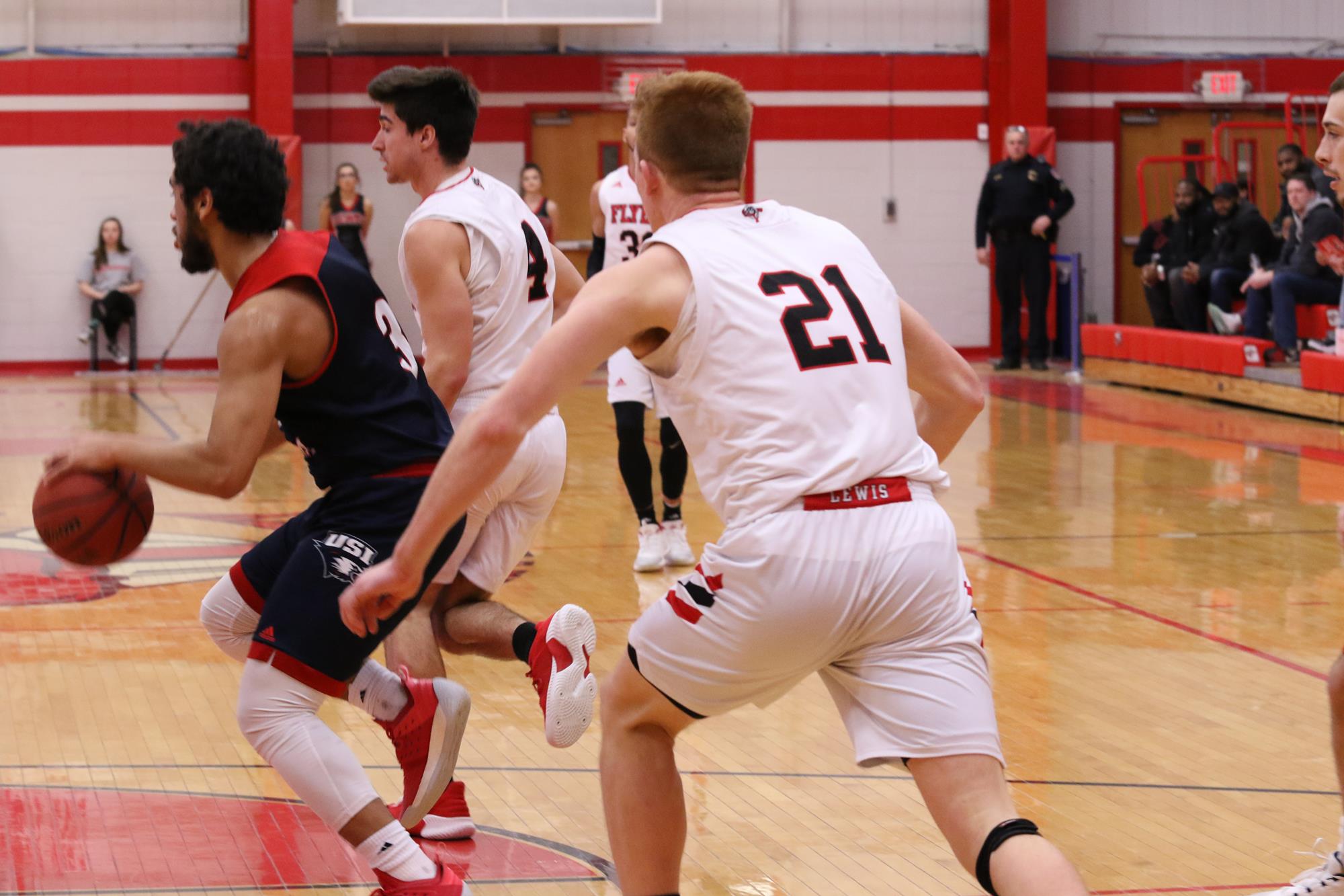 Brandon McCombs - Men's Basketball - Lewis University Athletics