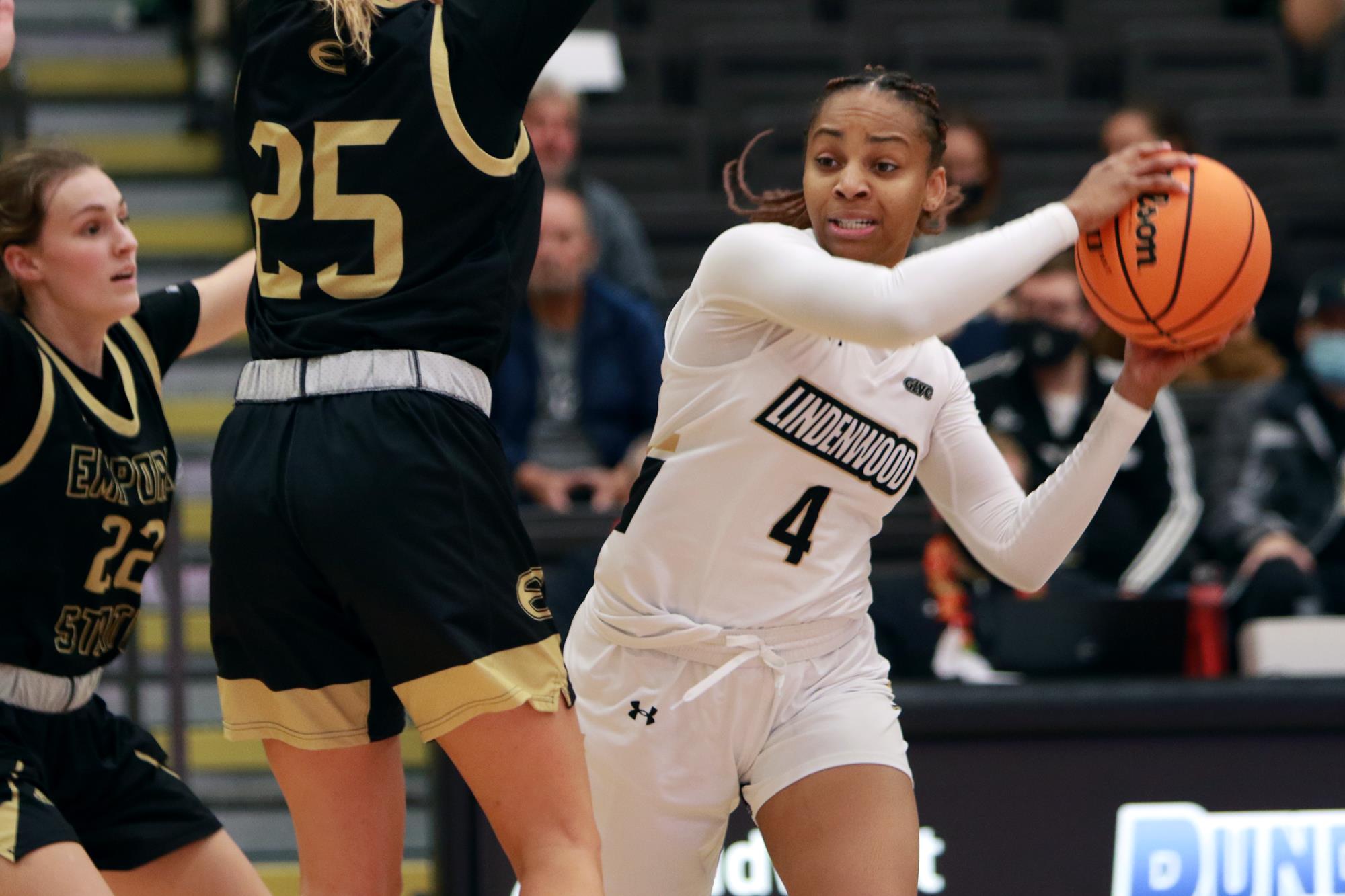 Hennessey Handy - Women's Basketball - Lindenwood University Athletics