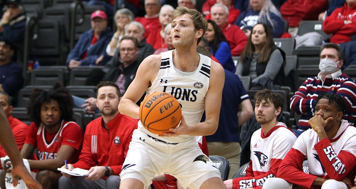 Men's Basketball Drops Matchup with Southern Indiana - Lindenwood ...