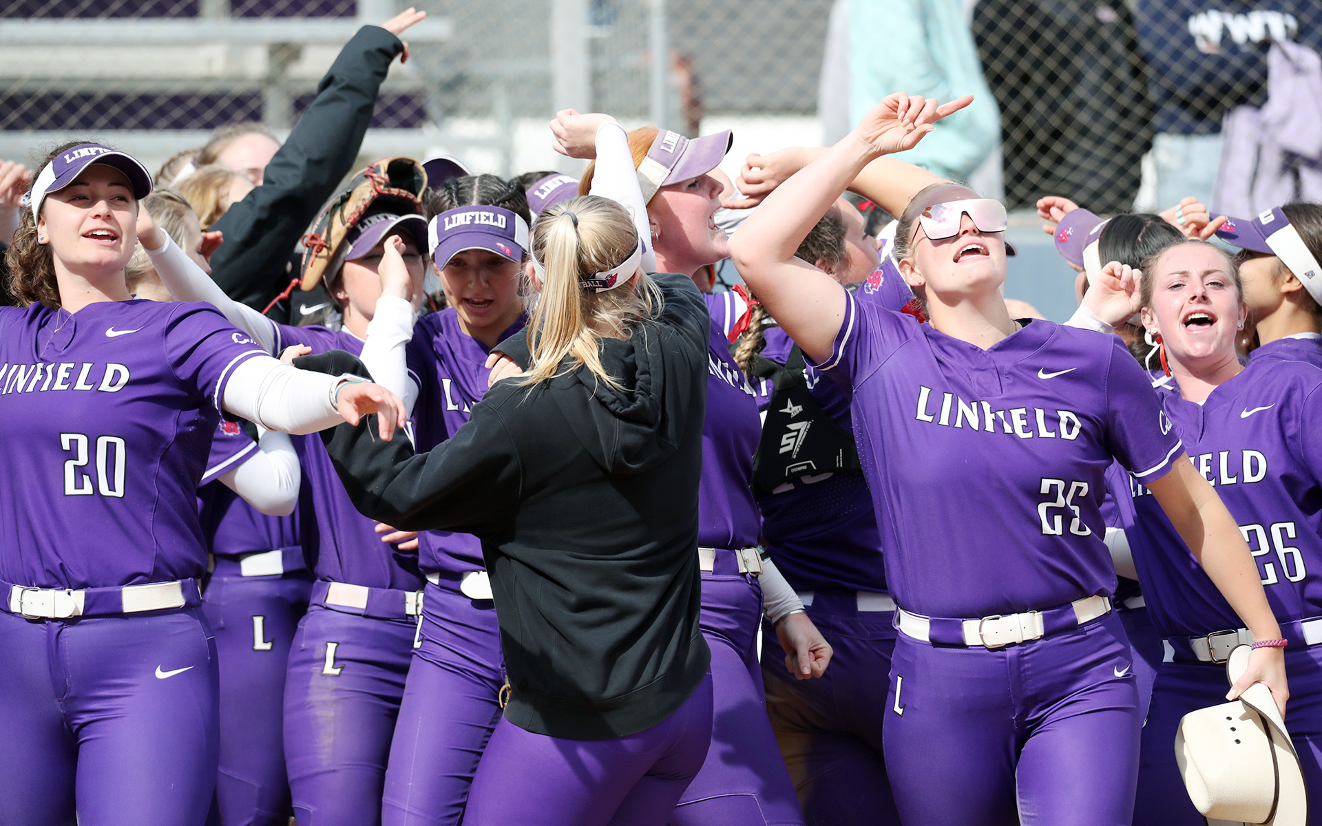 Linfield improves to 33-7, capping four-game sweep of Pacific ...