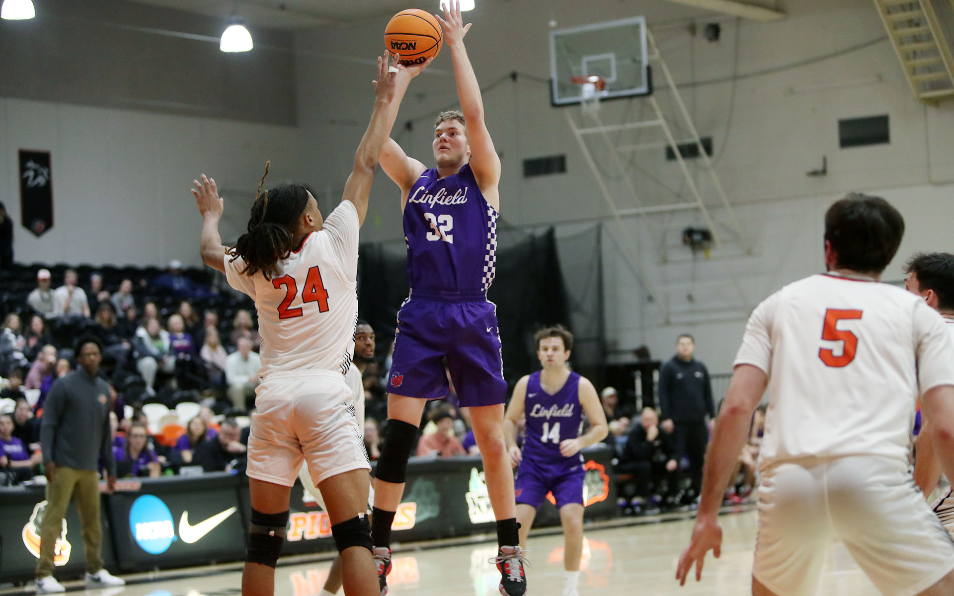 Alex Jaczko - Men's Basketball - Linfield University Athletics