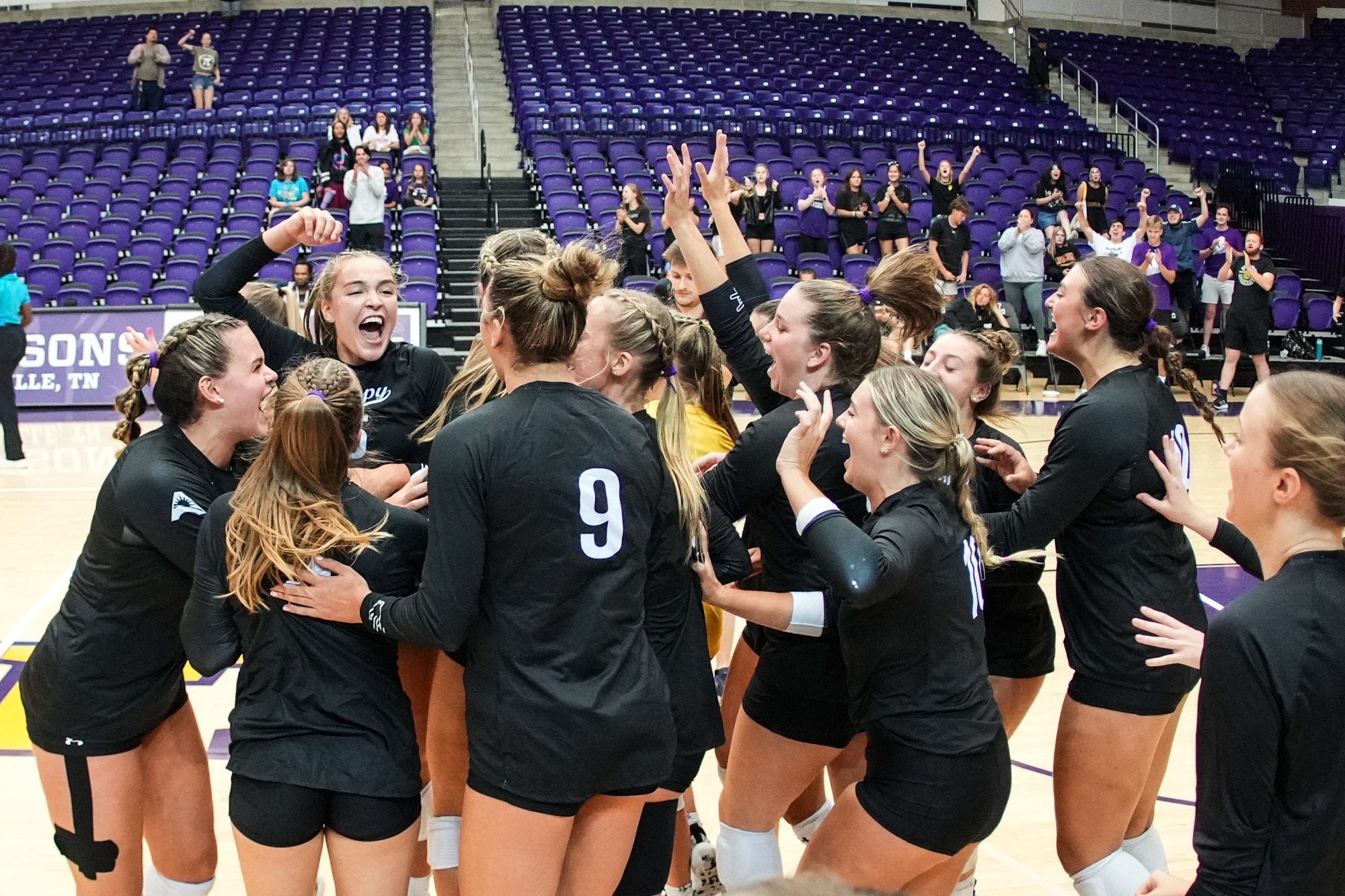 Volleyball Stuns Kansas State, Claims Third-Straight Win - Lipscomb ...