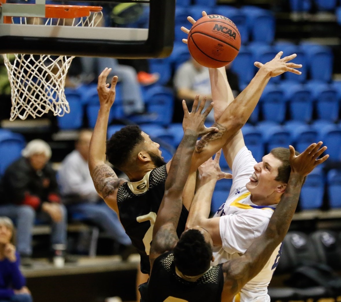 Carter Burns - Men's Basketball - University of Nebraska - Kearney ...