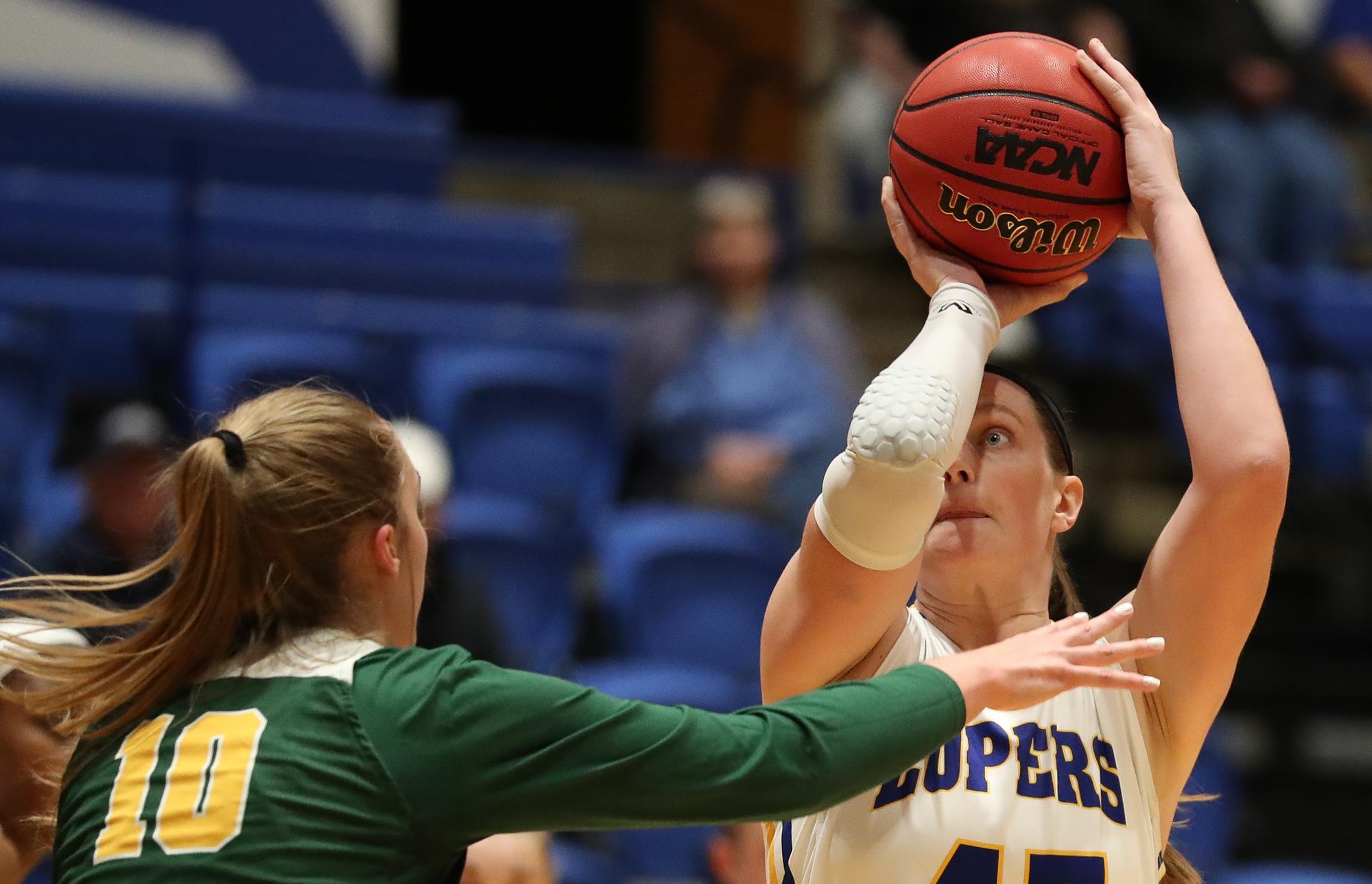 UNK Puts the Clamps on Rogers - University of Nebraska - Kearney Athletics