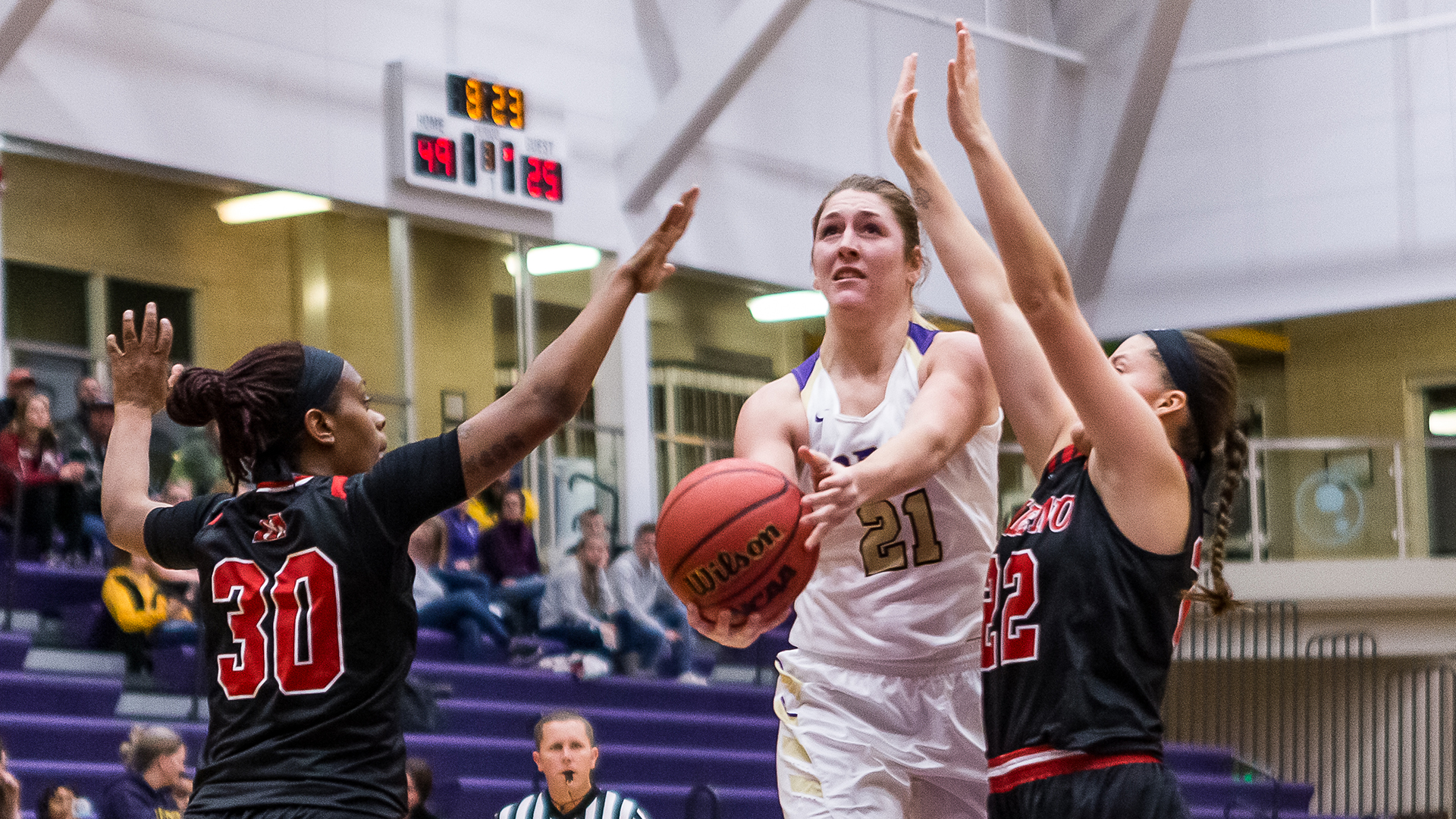 Duhawks Roll Elmhurst in Season Opener - Loras College Athletics
