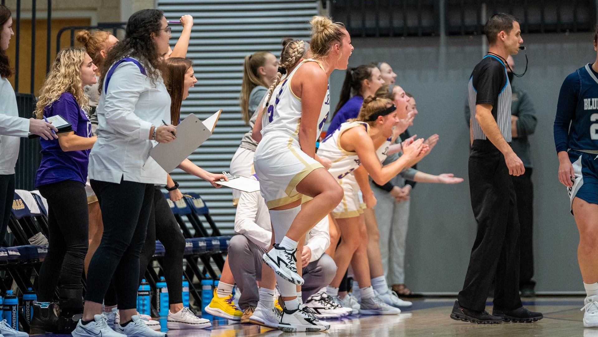 Final Surge Sends Duhawks Past Kohawks in A-R-C Showdown - Loras ...
