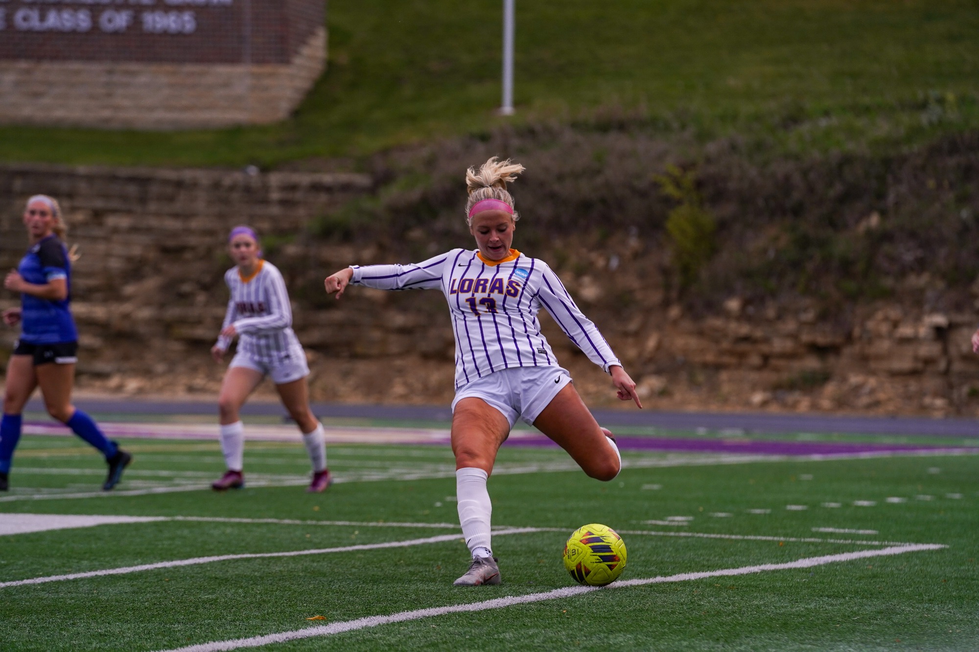 Duhawks Blank Wartburg, 5-0 - Loras College Athletics