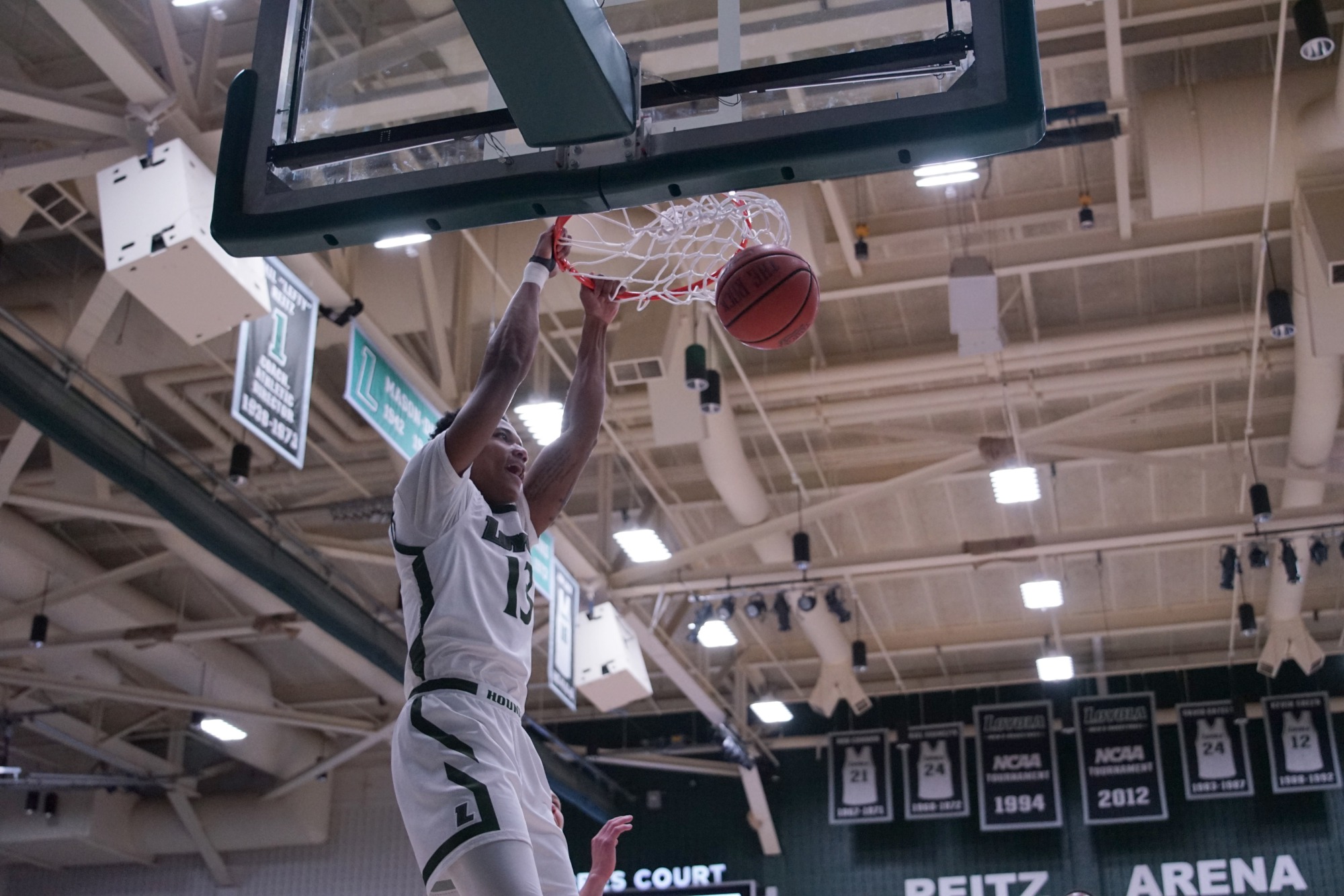 Men’s Basketball Wins Second Straight, Takes Down Shoremen - Loyola ...