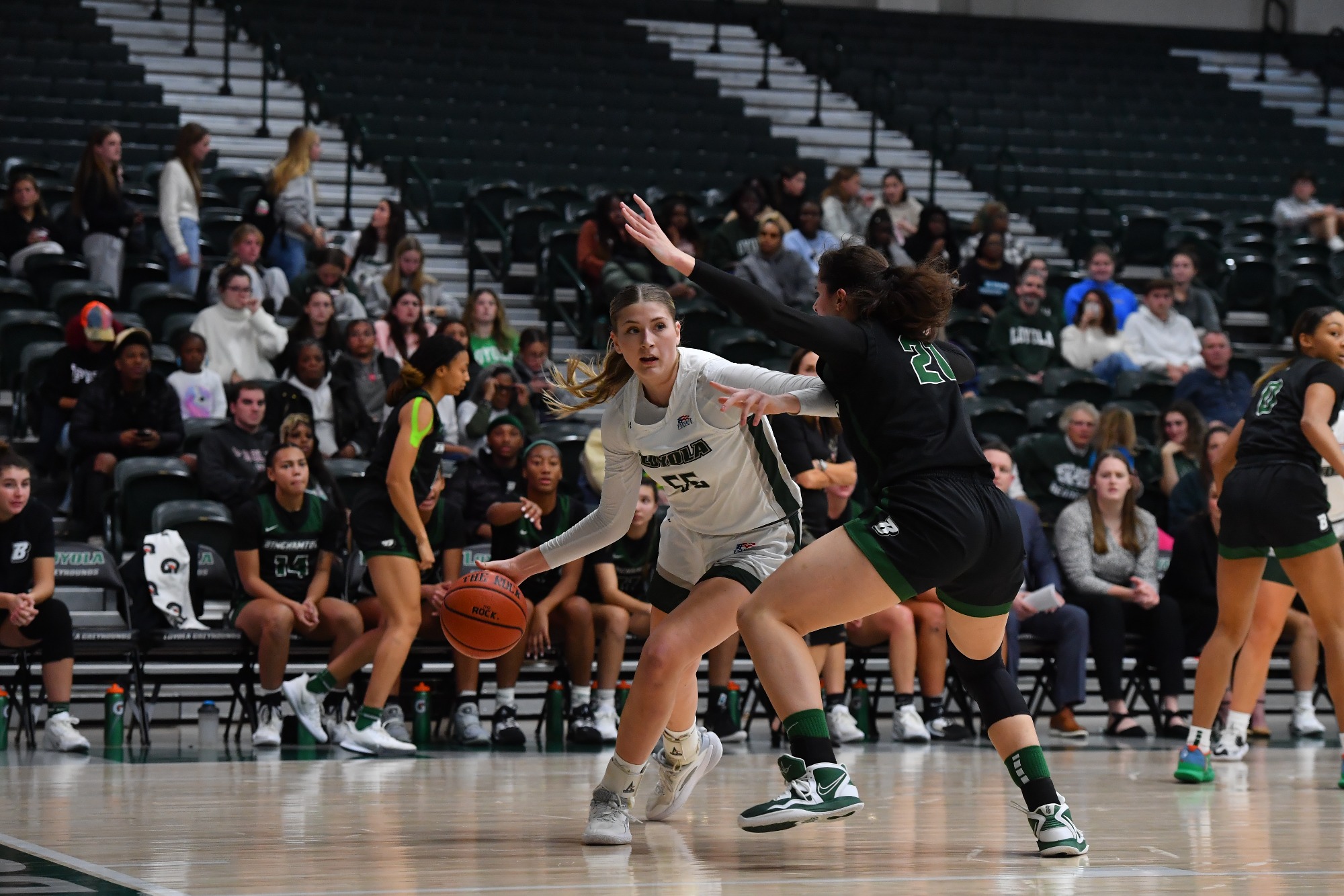 Women's Hoops Welcomes Holy Cross to Reitz Arena on Saturday Afternnon ...