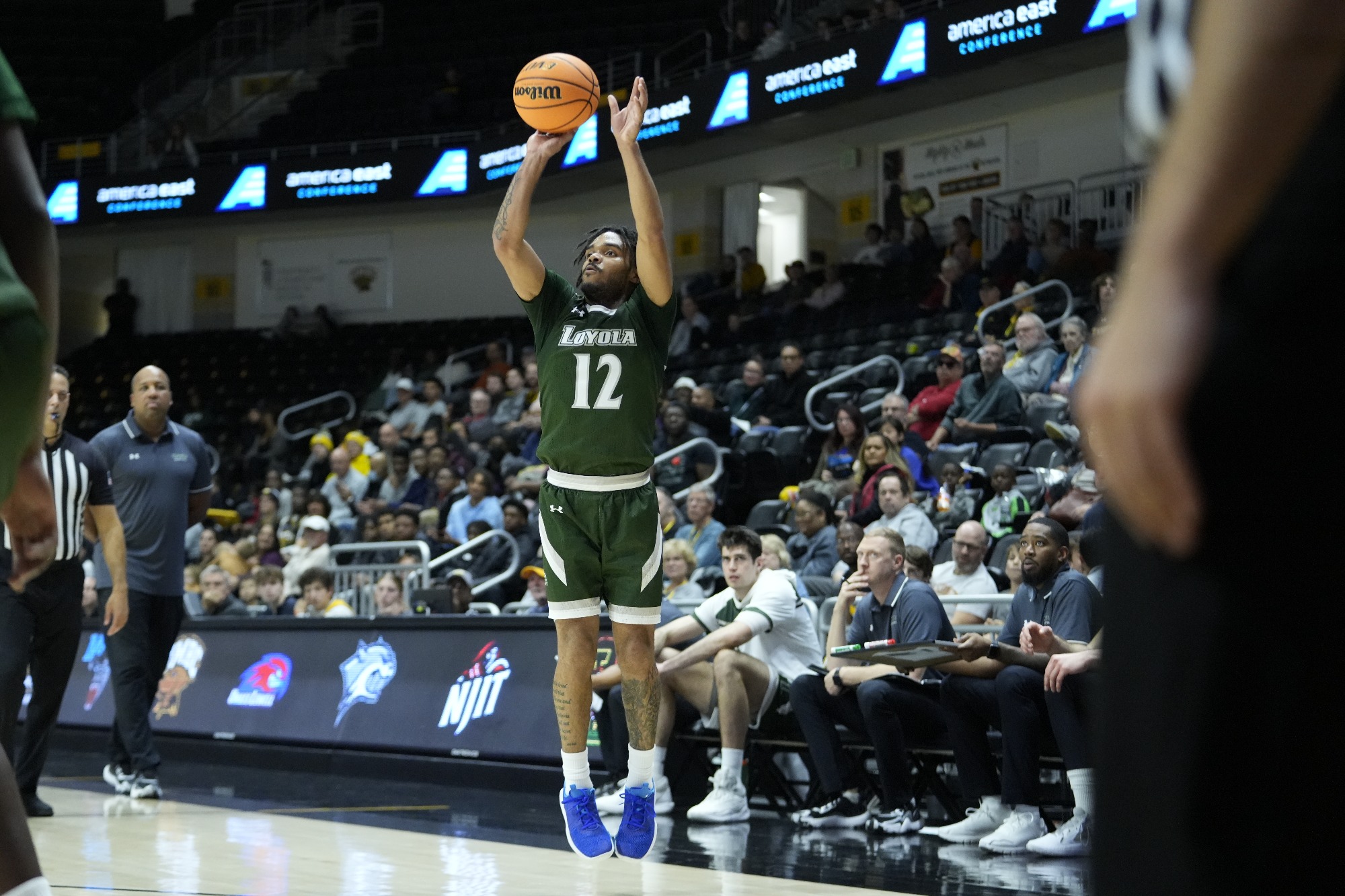 Late Columbia Run Gives Lions Win Over Men’s Hoops - Loyola University Maryland Athletics