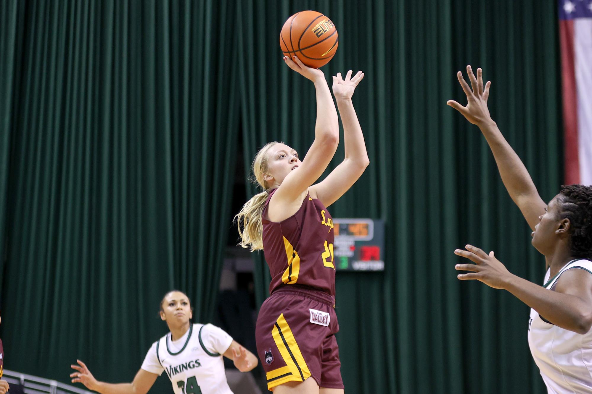 Allison Day - Women's Basketball - Loyola University Chicago Athletics