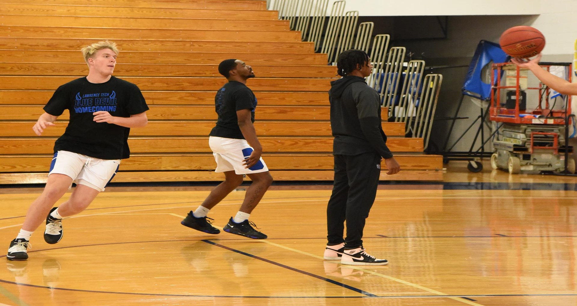 Blake Woodward - 2021-22 - Men's Basketball - Lawrence Technological ...