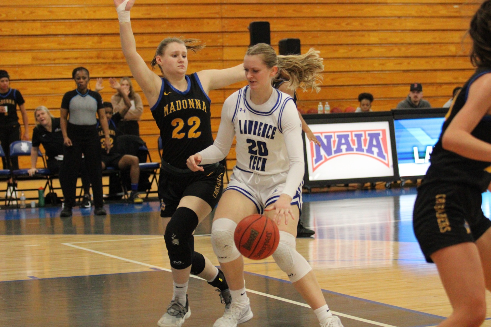 Women's Basketball Nips UM-Dearborn on the Road, 64-62 - Lawrence ...