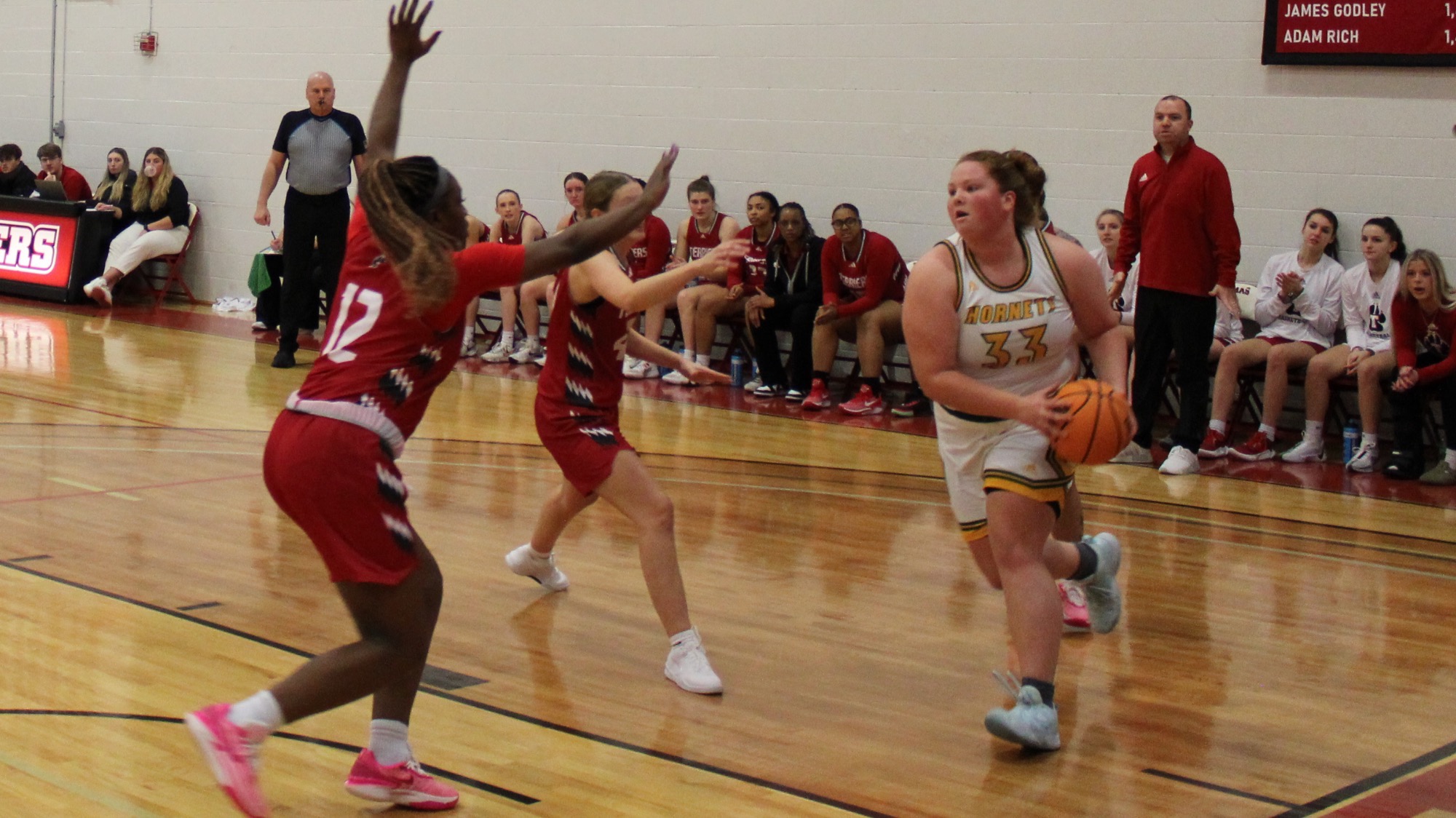 Hornet women edged by Thomas - Vermont State University Lyndon