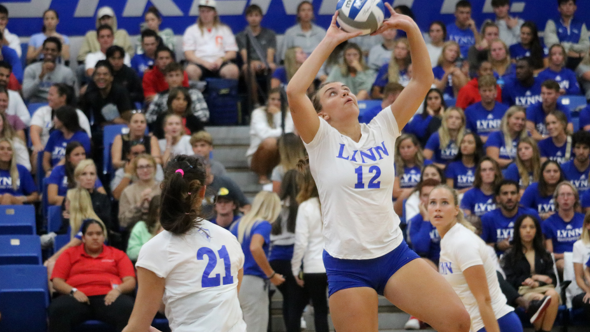 Volleyball rolls past No. 16 Barry - Lynn University