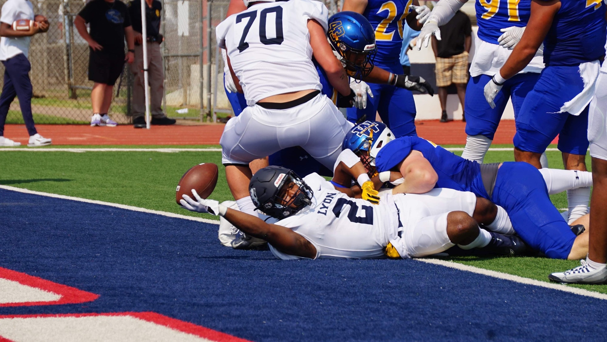 Scots football falls in SAC play at Wayland Baptist 37-14 - Lyon College