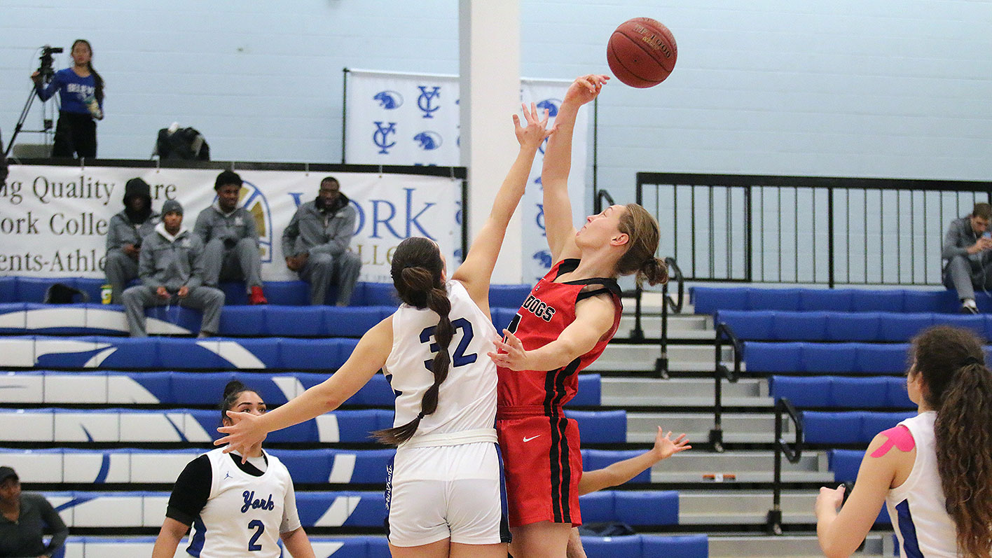 Danielle Holt - Women's Basketball - McPherson College Athletics