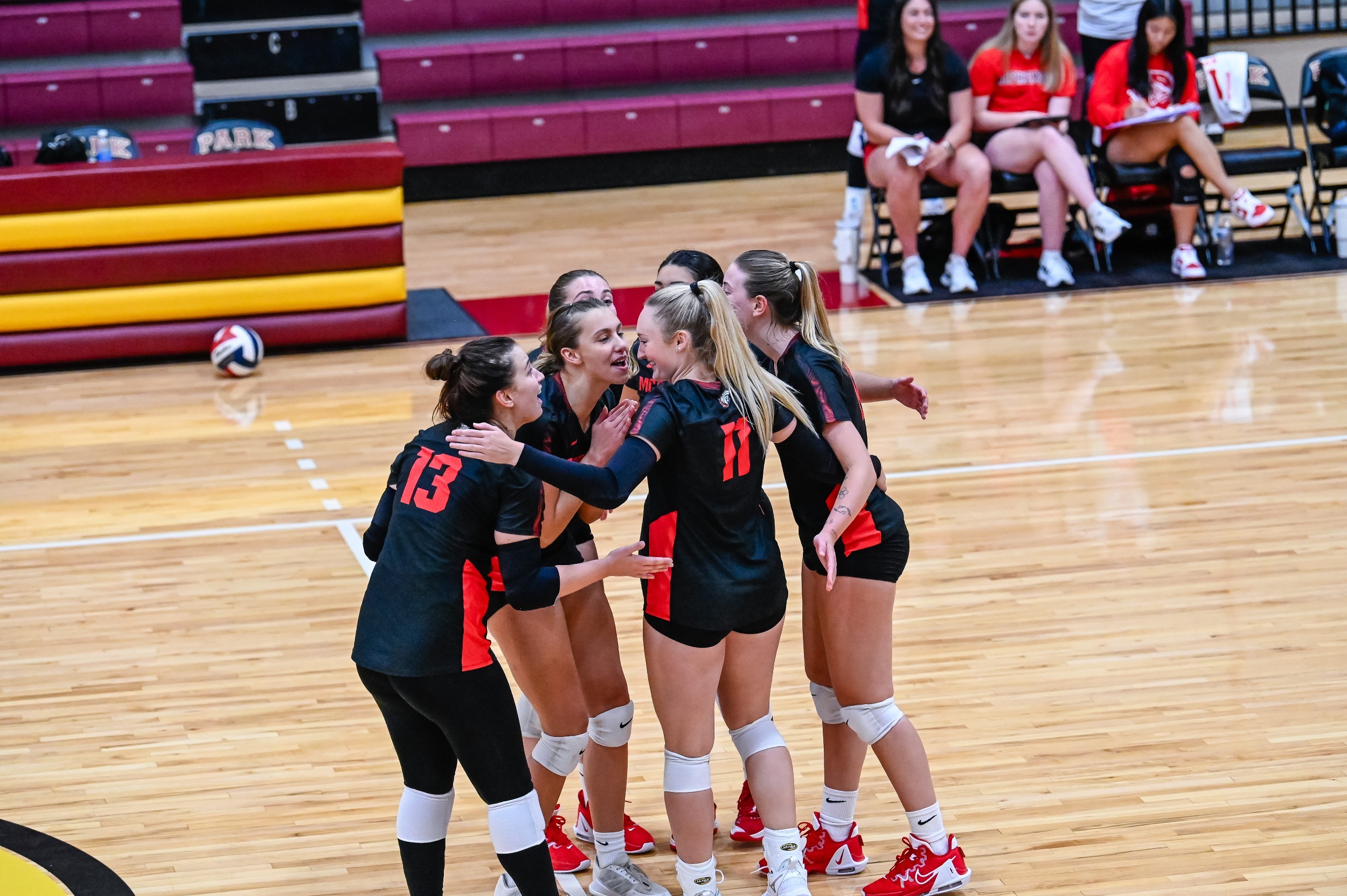 Volleyball Bulldogs Sweep Doane - McPherson College Athletics