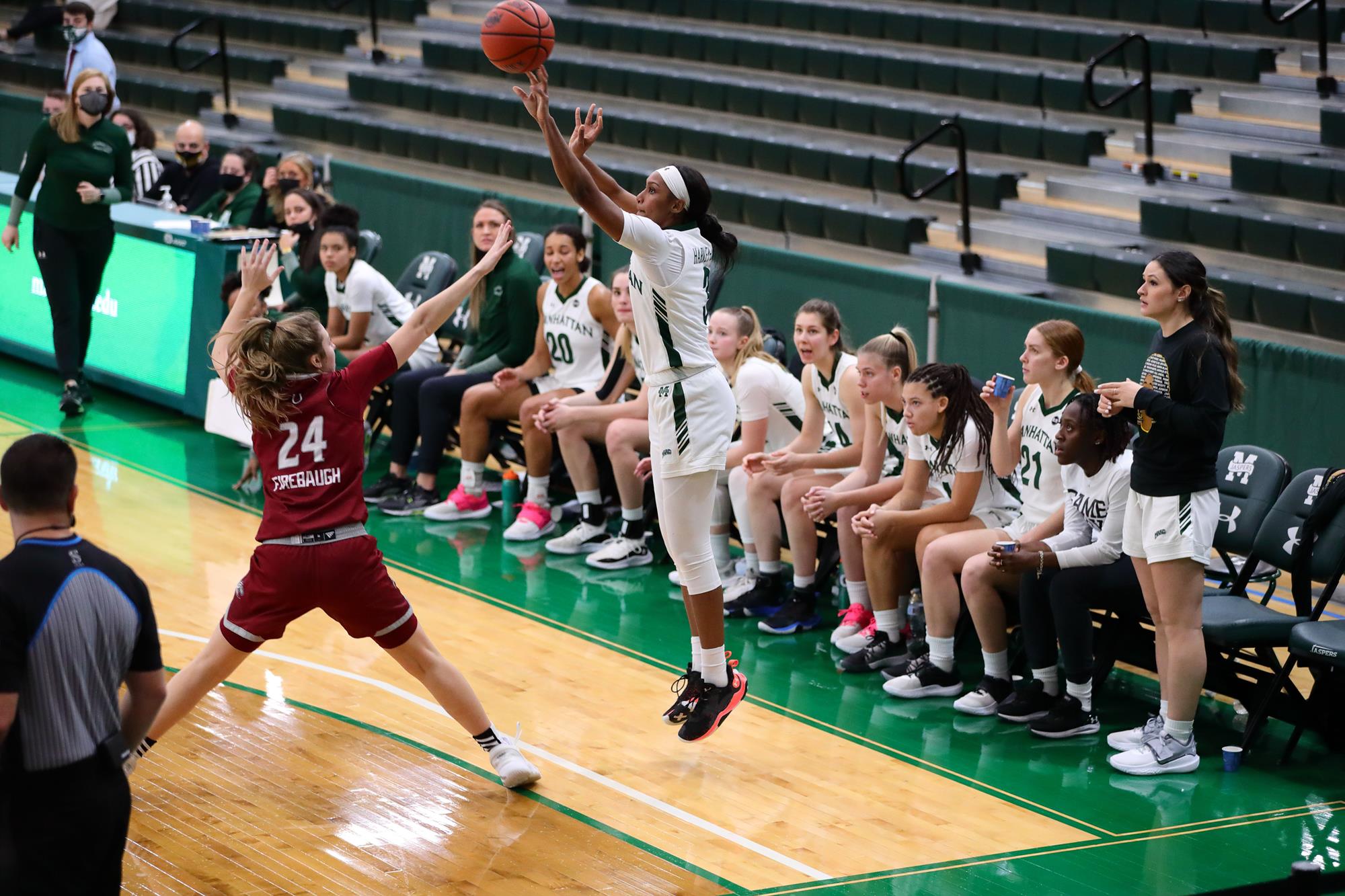 Jaspers Storm Back to Take Down Broncs - Manhattan College Athletics