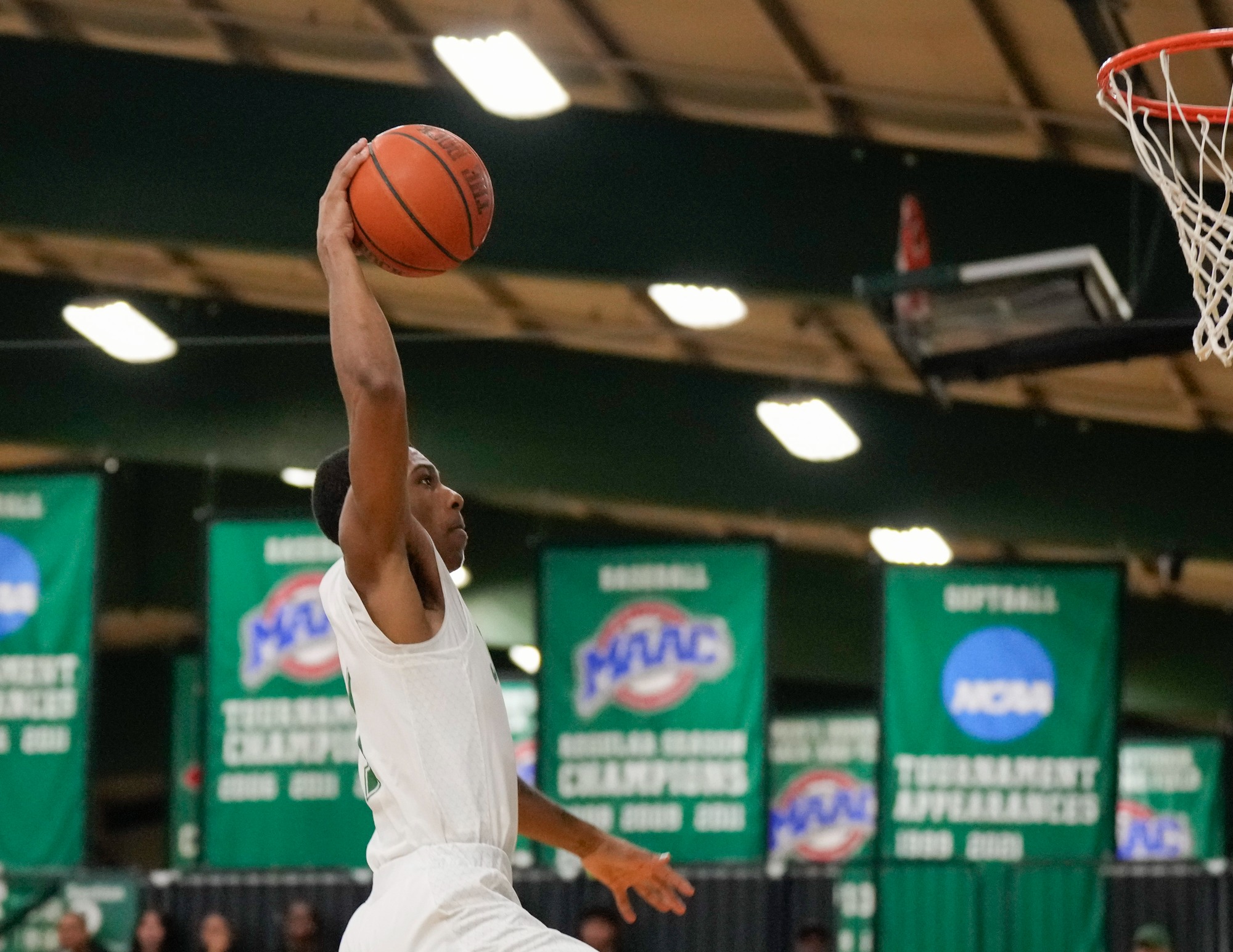 Jaspers secure second road win against CCSU, 67-63 - Manhattan College ...