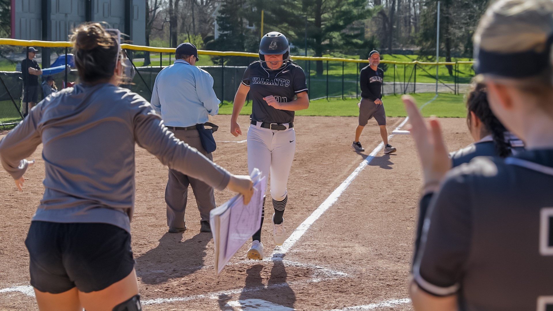 Softball Extends Win Streak to Six With Sweep of Hunter ...