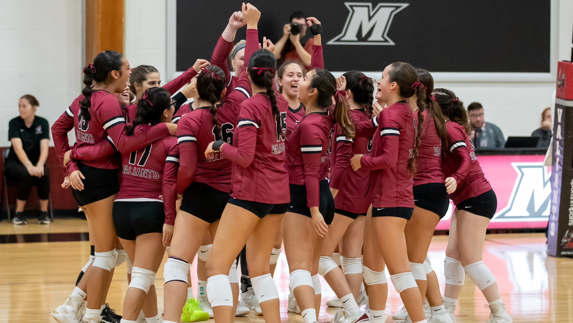 Women's Volleyball Racks Up Eighth-Straight Conference Win With Sweep ...