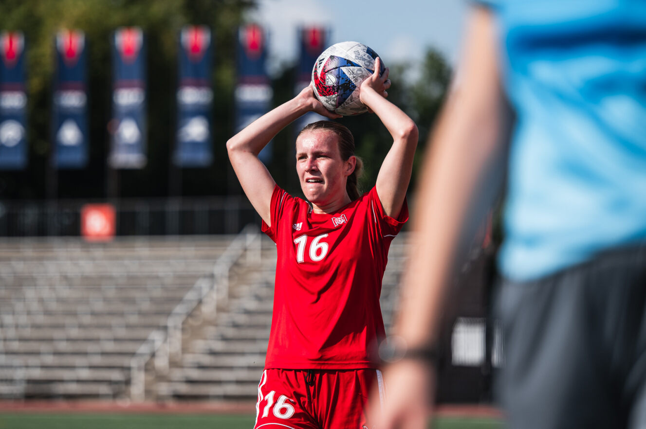 No.3-ranked Carabins tally in injury time to edge soccer Martlets ...