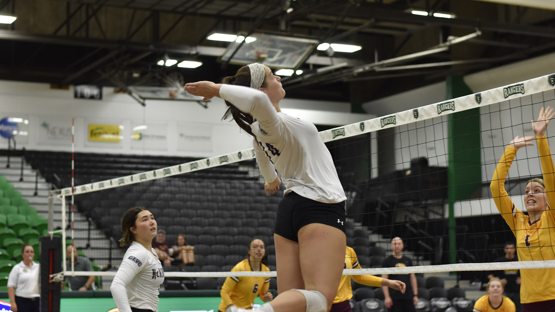 Volleyball Posts Second Straight Home GLVC Victory, Posts Four-Set Win Over Illinois-Springfield ...
