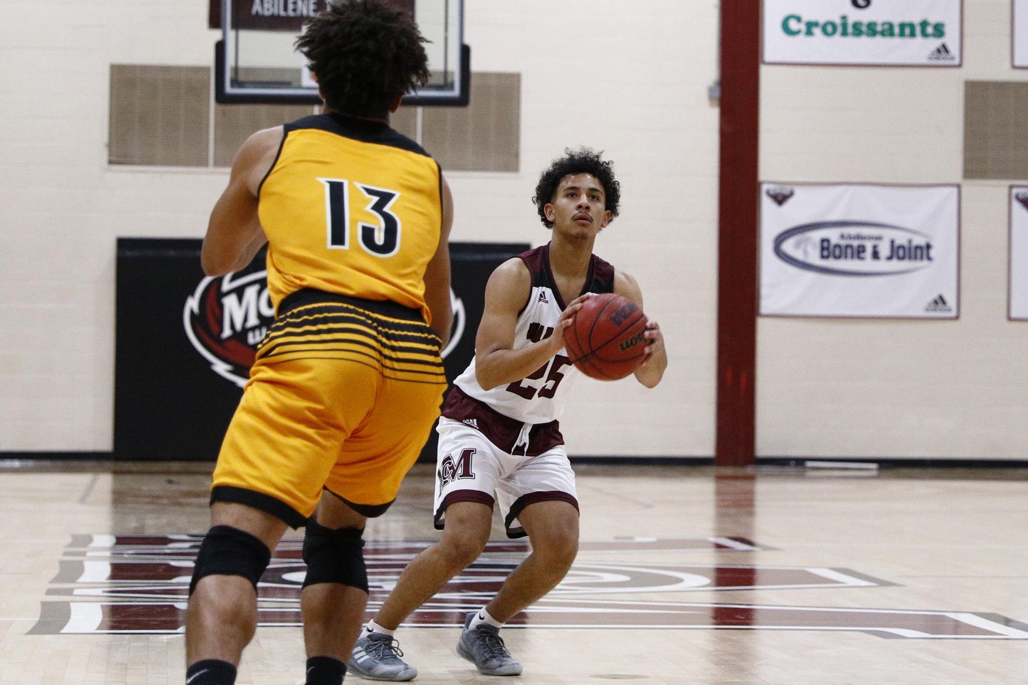 Isaac Moreno - Men's Basketball - McMurry University Athletics