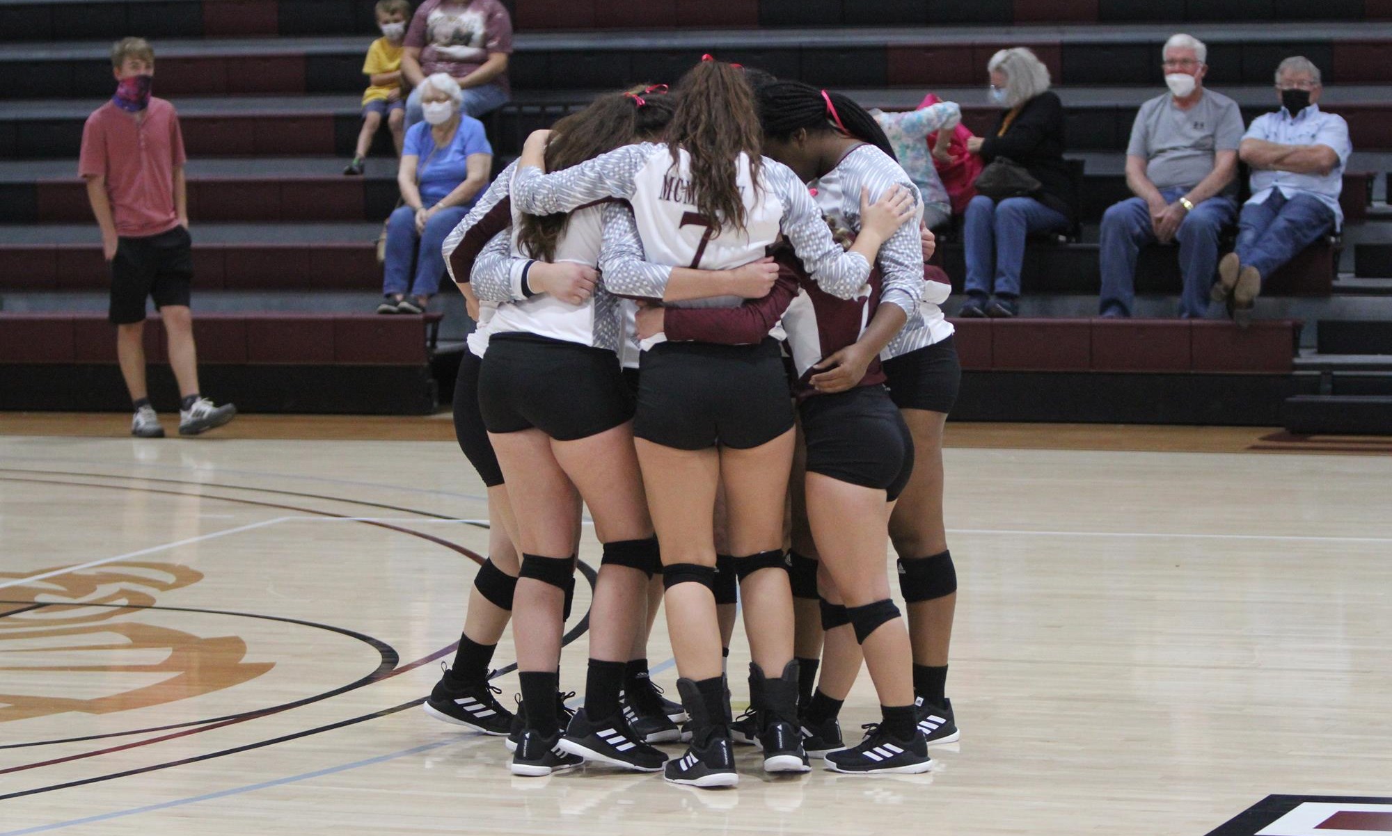 No. 8 UMHB outlasts War Hawks to remain undefeated - McMurry University ...