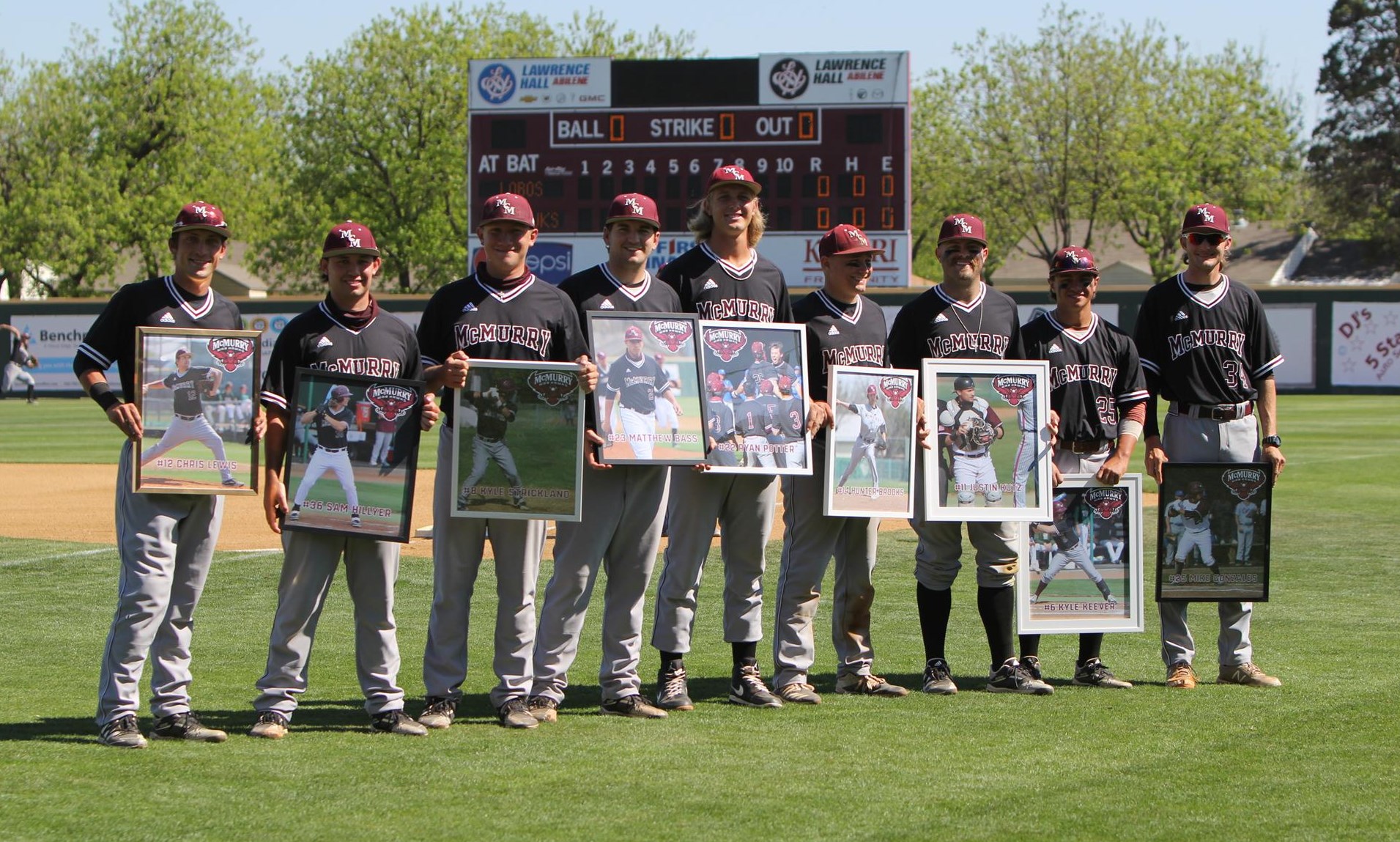 Baseball honors seniors during home finale - McMurry University Athletics
