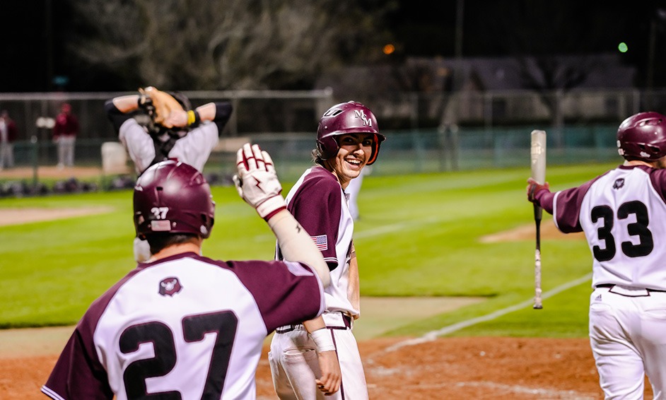 MCMURRY SWEEPS PAST AUSTIN COLLEGE - McMurry University Athletics