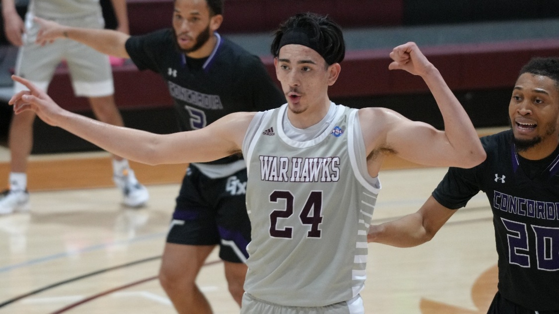 War Hawks defeat Concordia on buzzer beater. - McMurry University Athletics