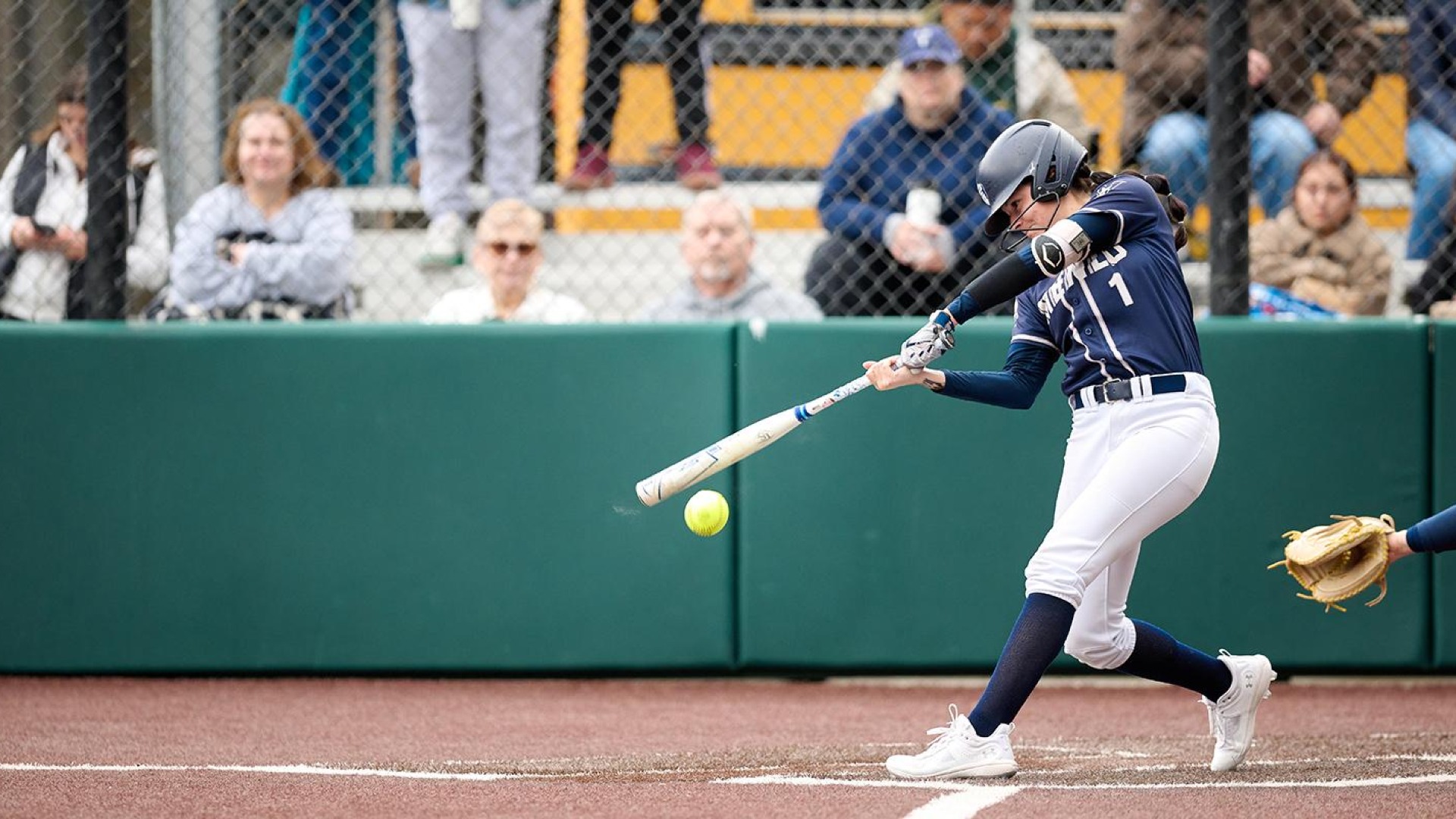 SOFTBALL GOES 1-1 ON FRIDAY IN LINCOLN, CA - Menlo College