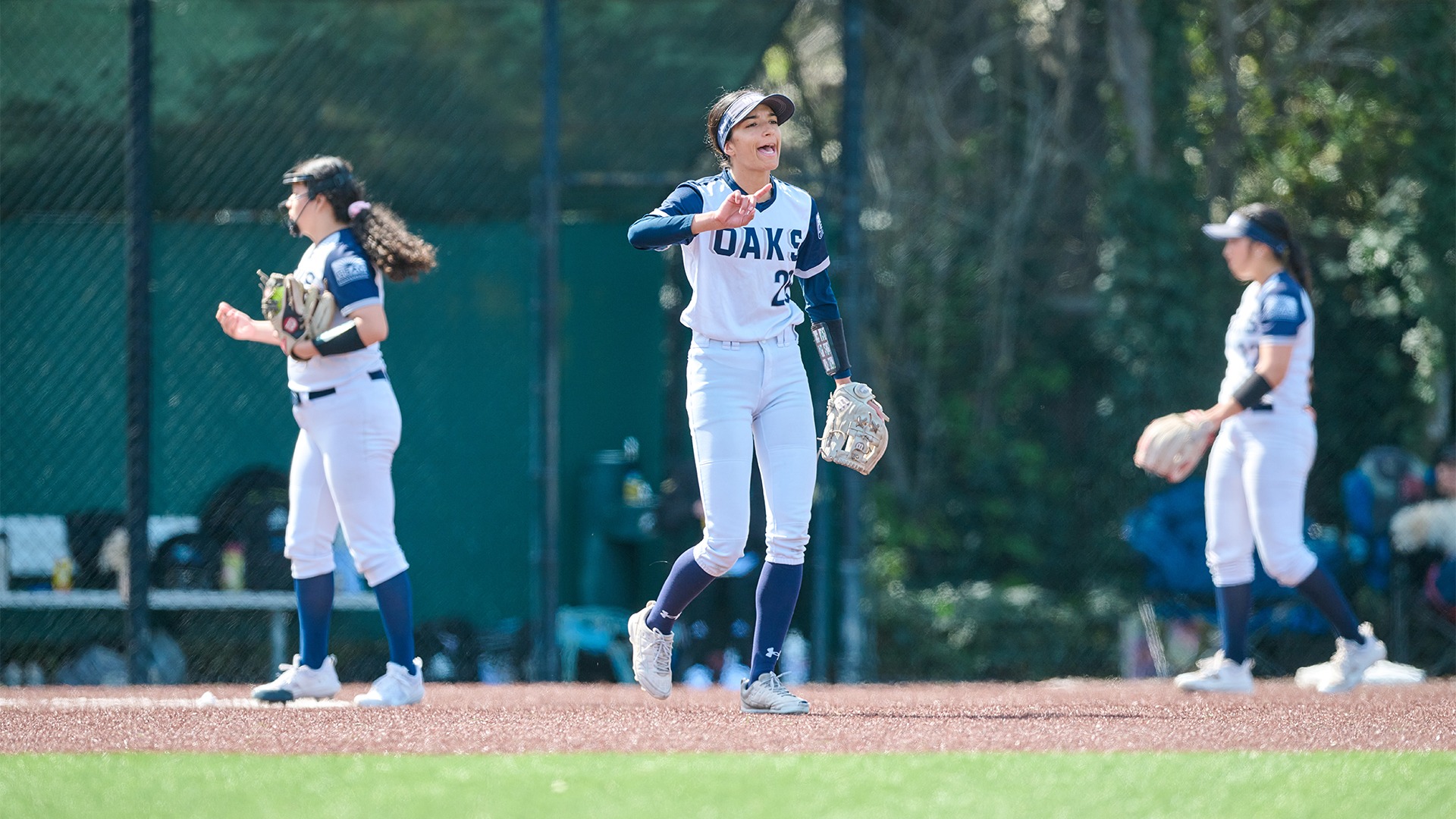 Menlo Softball Sweeps Jessup in Mid-Week Doubleheader - Menlo College