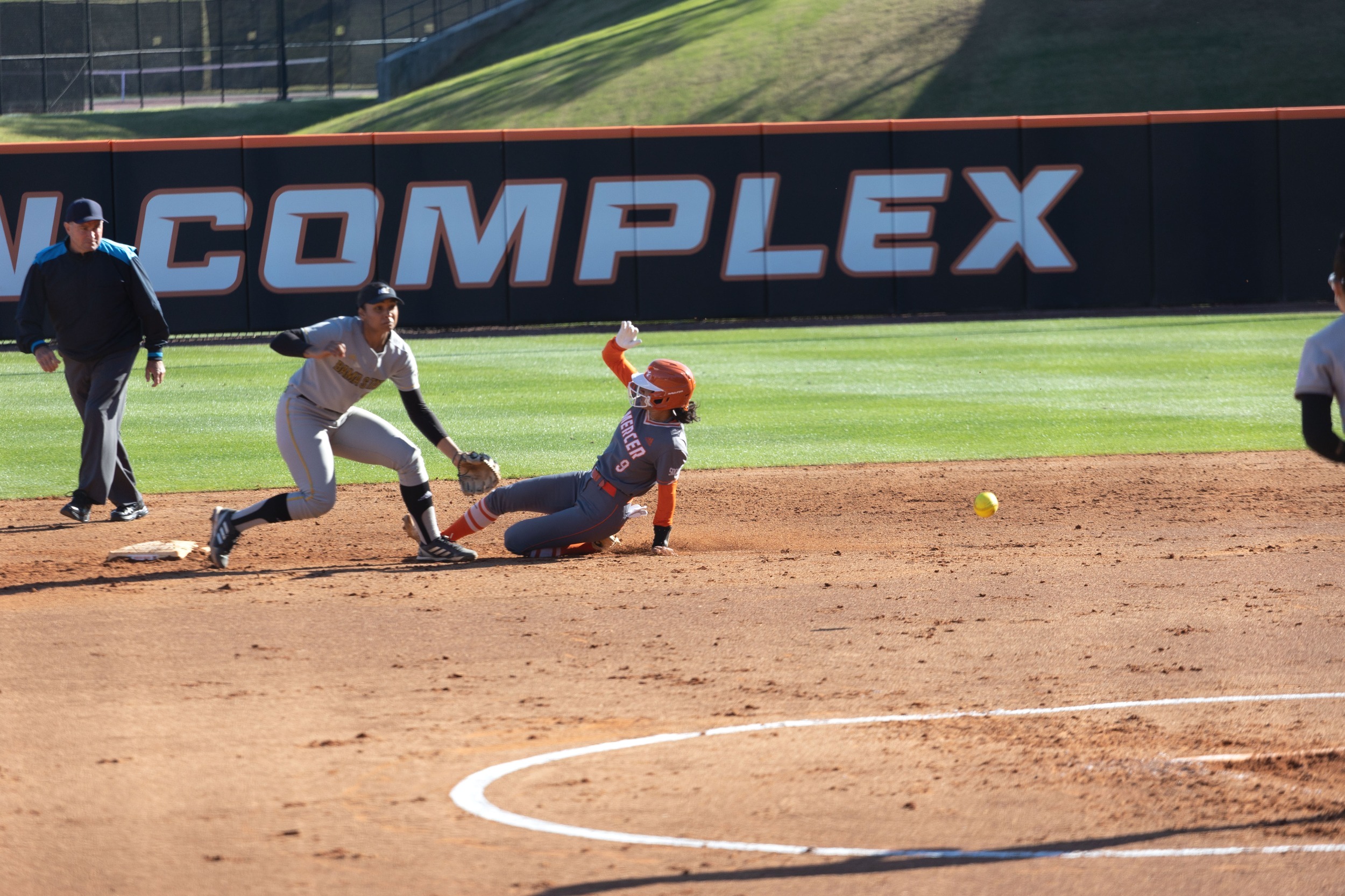 Rebeca Laudino - Softball - Mercer University Athletics
