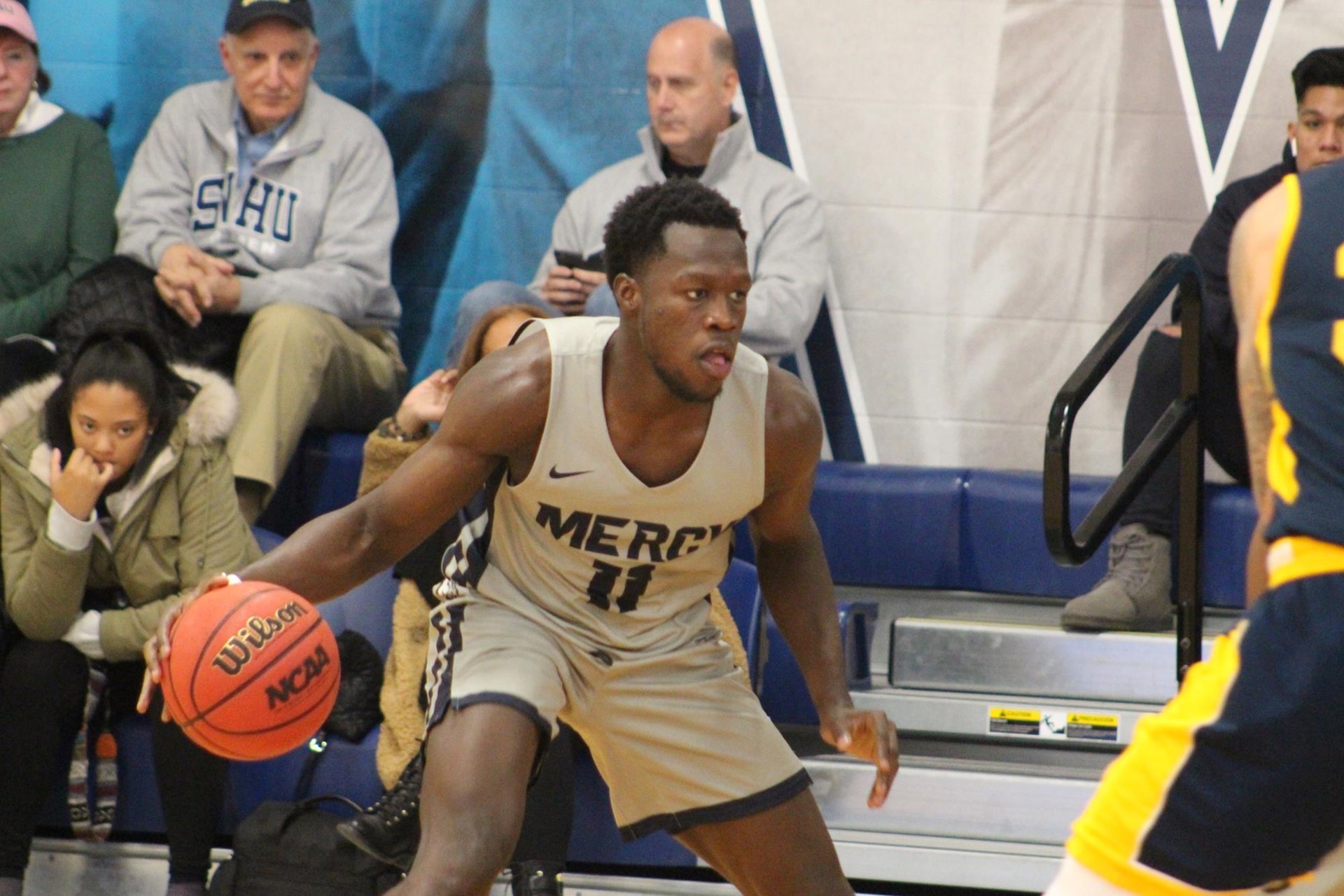 Four Mavericks Score in Double Figures as Men's Basketball Hosts ...