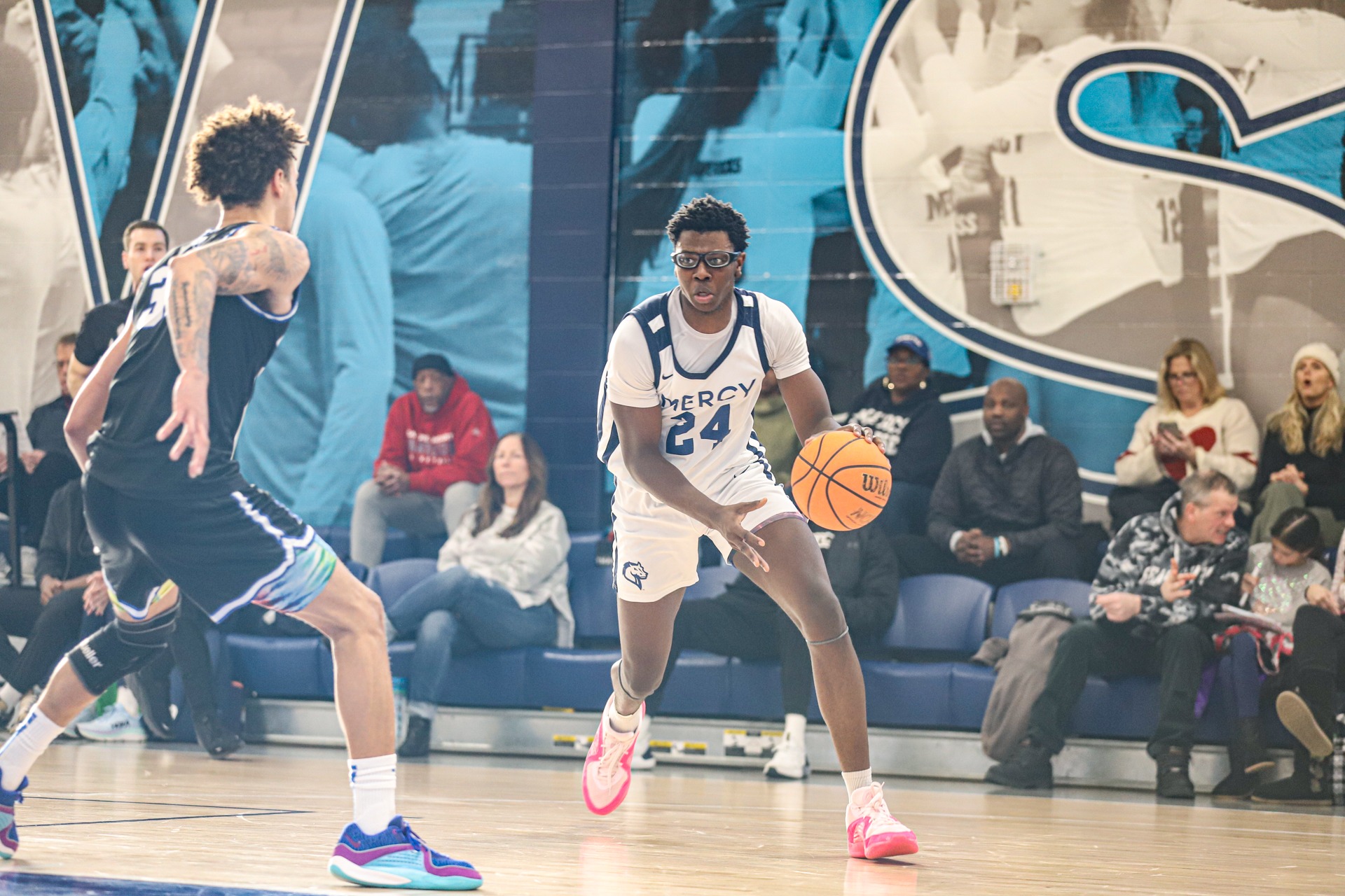 Chiles and Kone Combine for 46 Points as Men's Basketball Hosts UDC ...