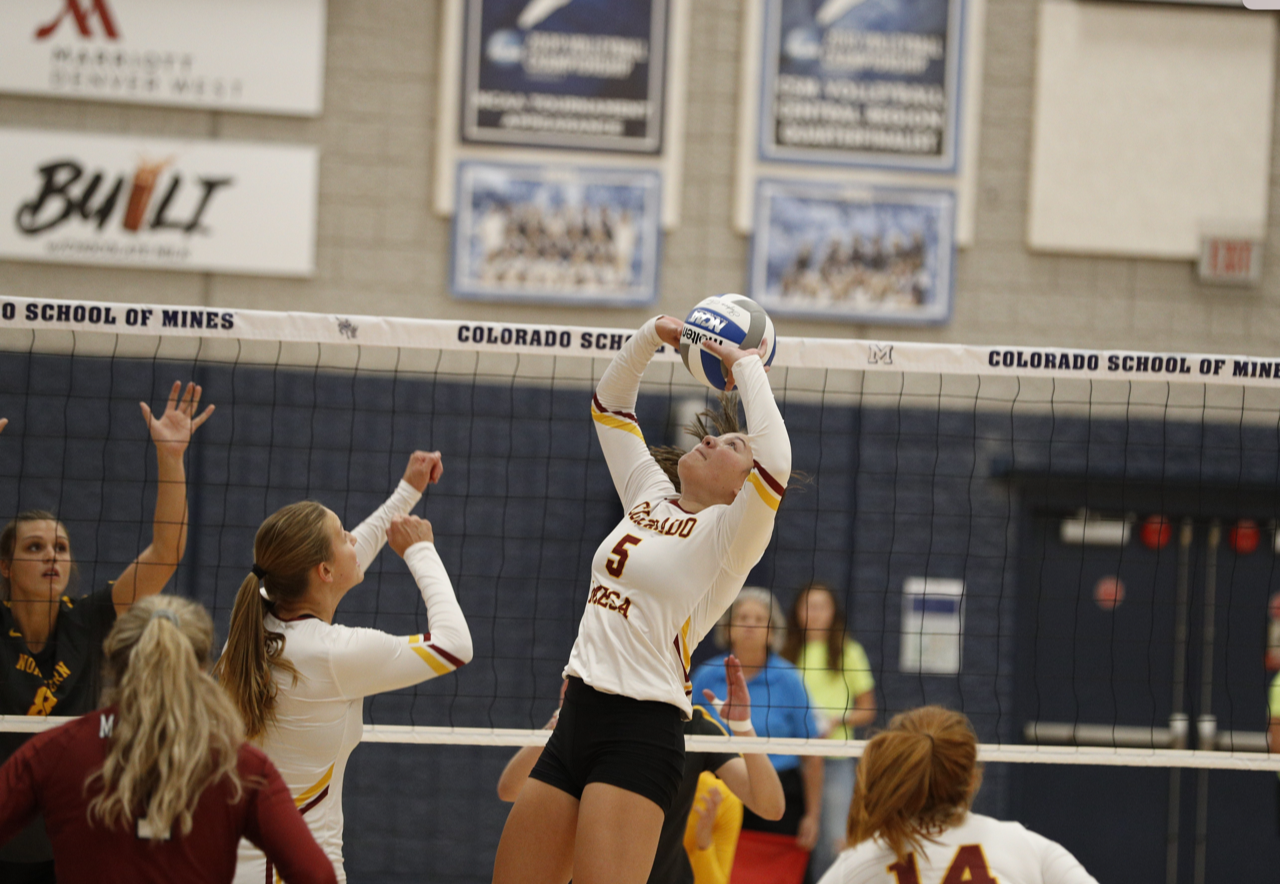 #24 Mavs post impressive wire-to-wire win over historically elite ...