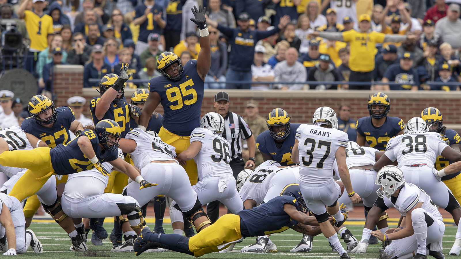 Donovan Jeter - Football - University of Michigan Athletics