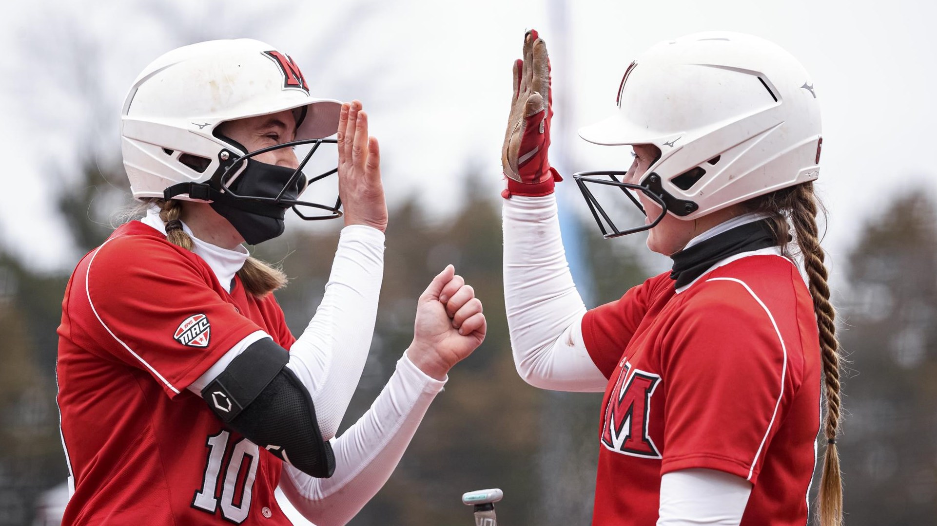 Softball Picks up Back-to-Back Wins Sunday - Miami University RedHawks