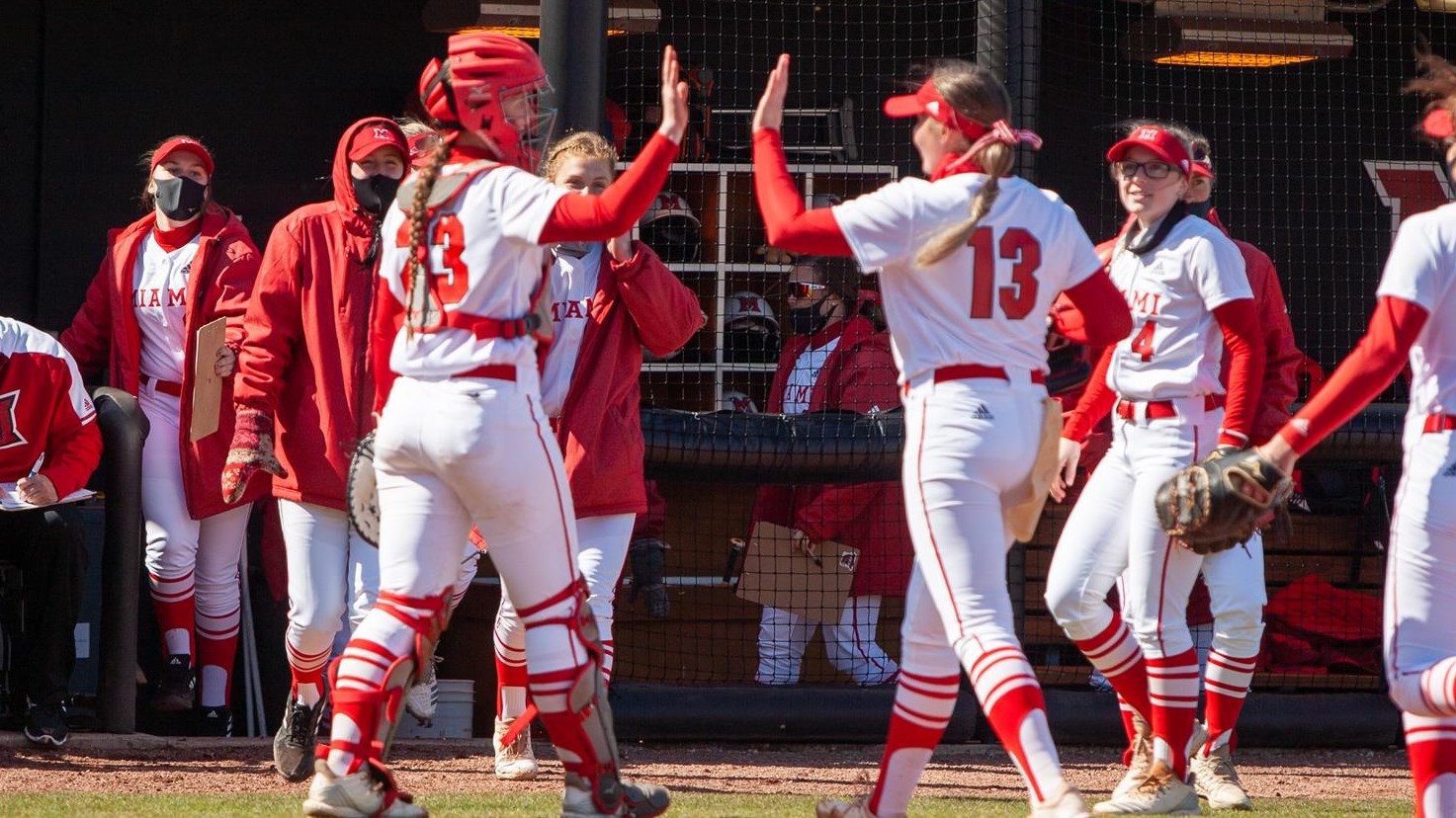 Softball Splits a Pair of Games Friday Night - Miami University RedHawks